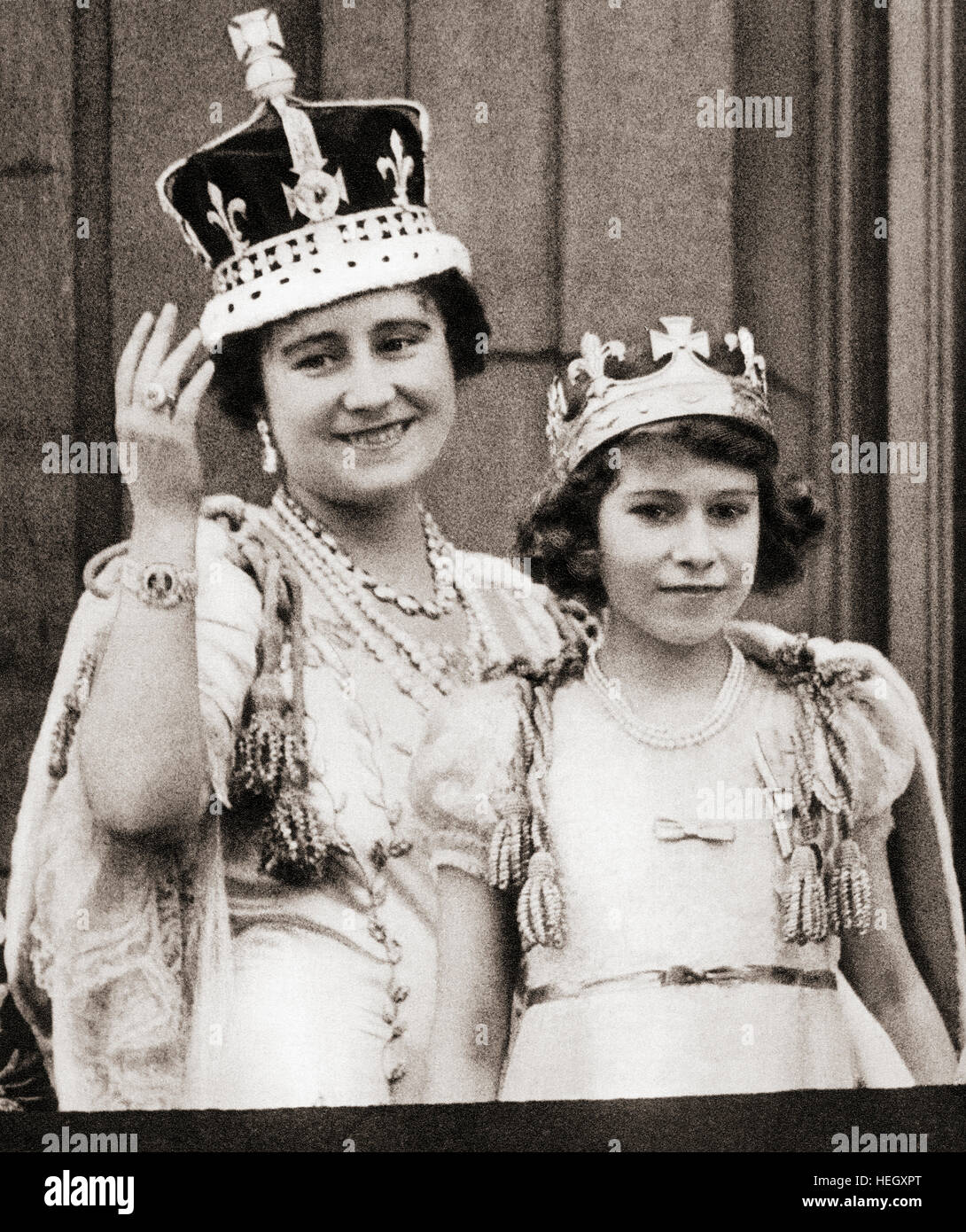 Regina Elisabetta il giorno della sua incoronazione nel 1936 con sua ...