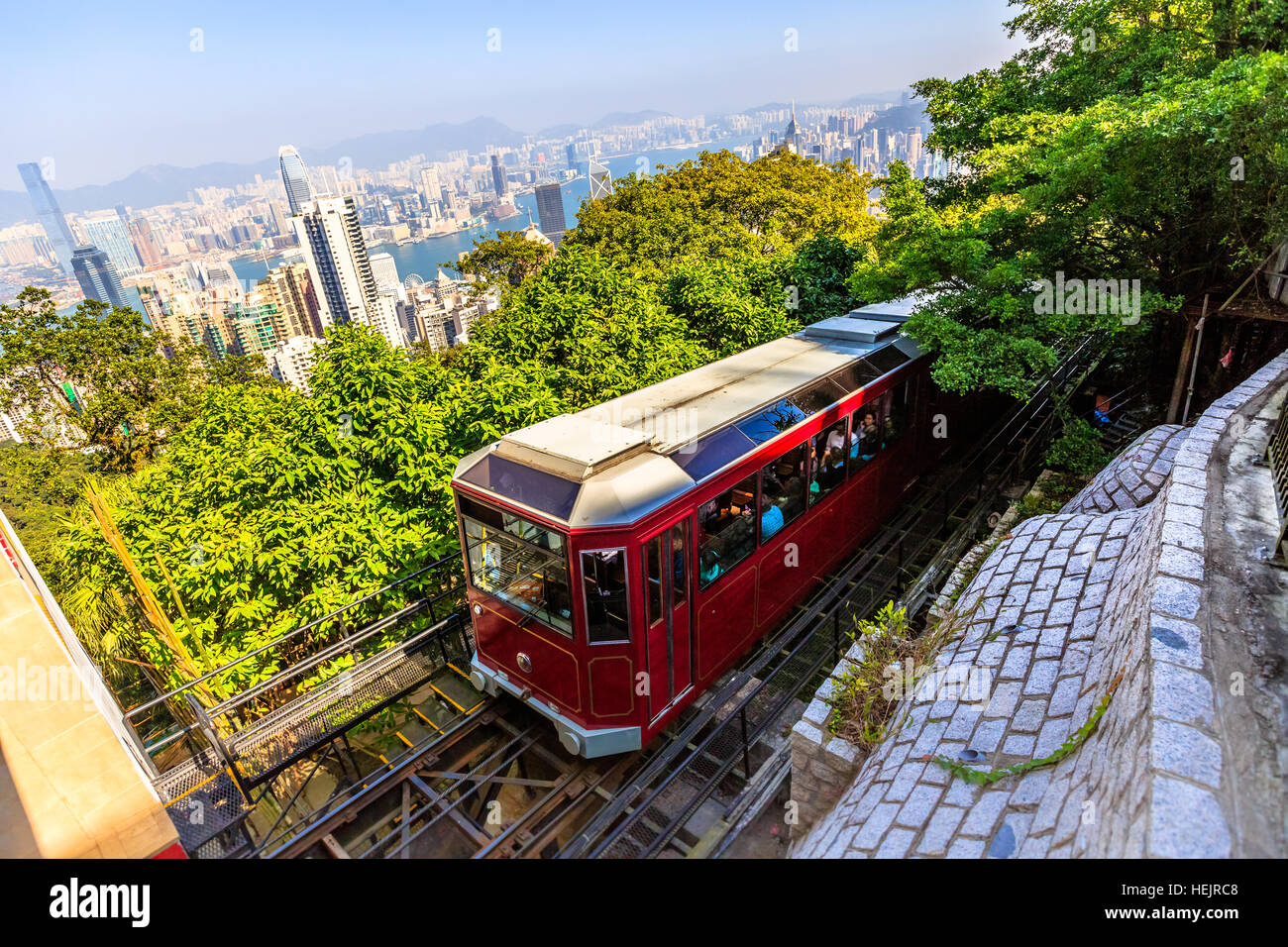 Hong kong the peak tram tower immagini e fotografie stock ad alta ...