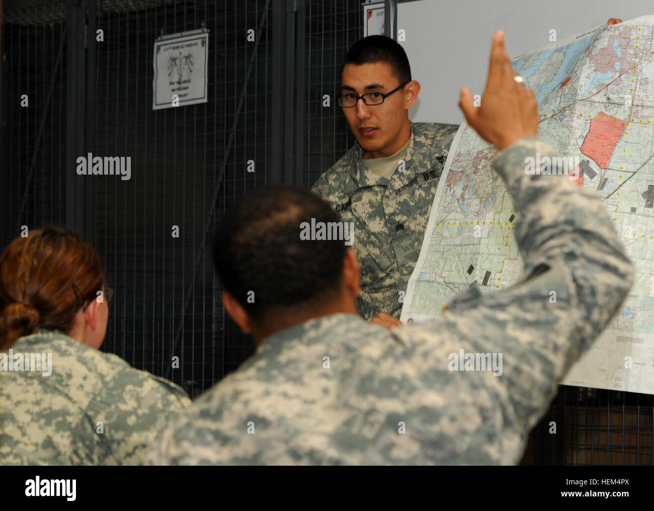 Saluto a forze armate giorno riconosce soldato JBLM saluto a forze ...