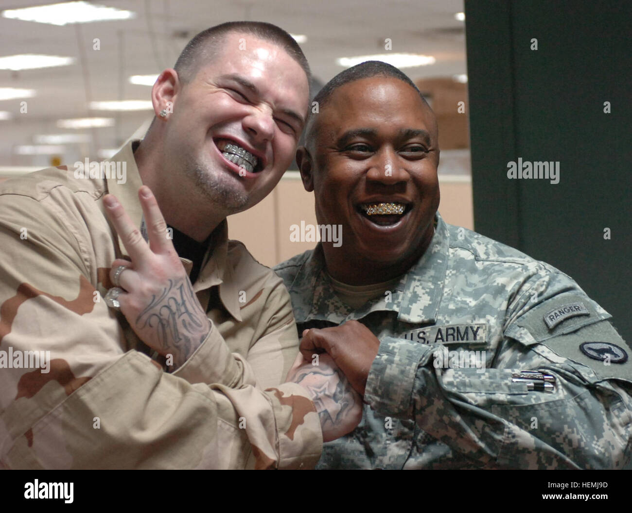 Rappers with gold teeth immagini e fotografie stock ad alta risoluzione ...