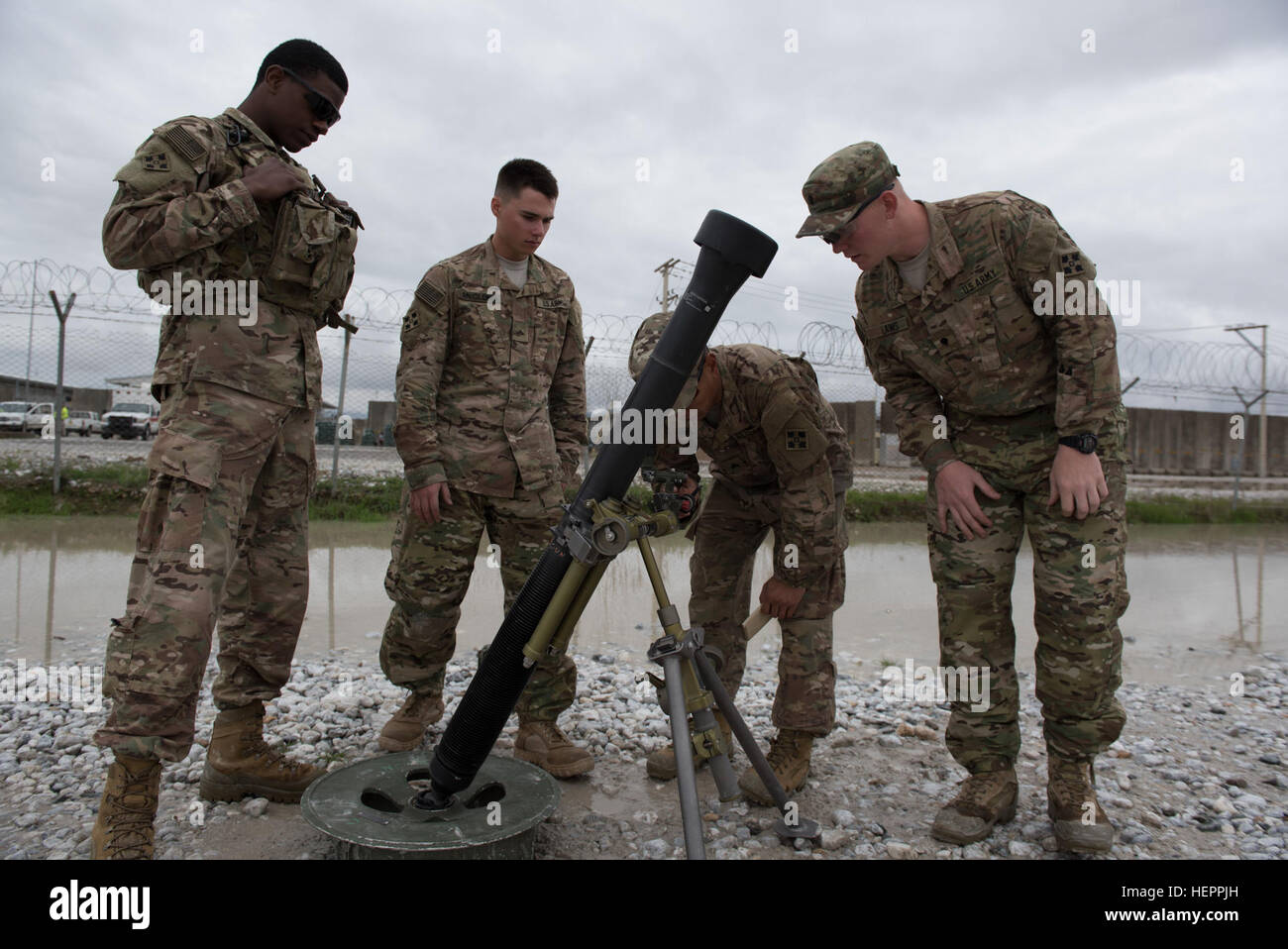 Sgt. Macven Solana, un mortarman noncommissioned officer e lunga ...