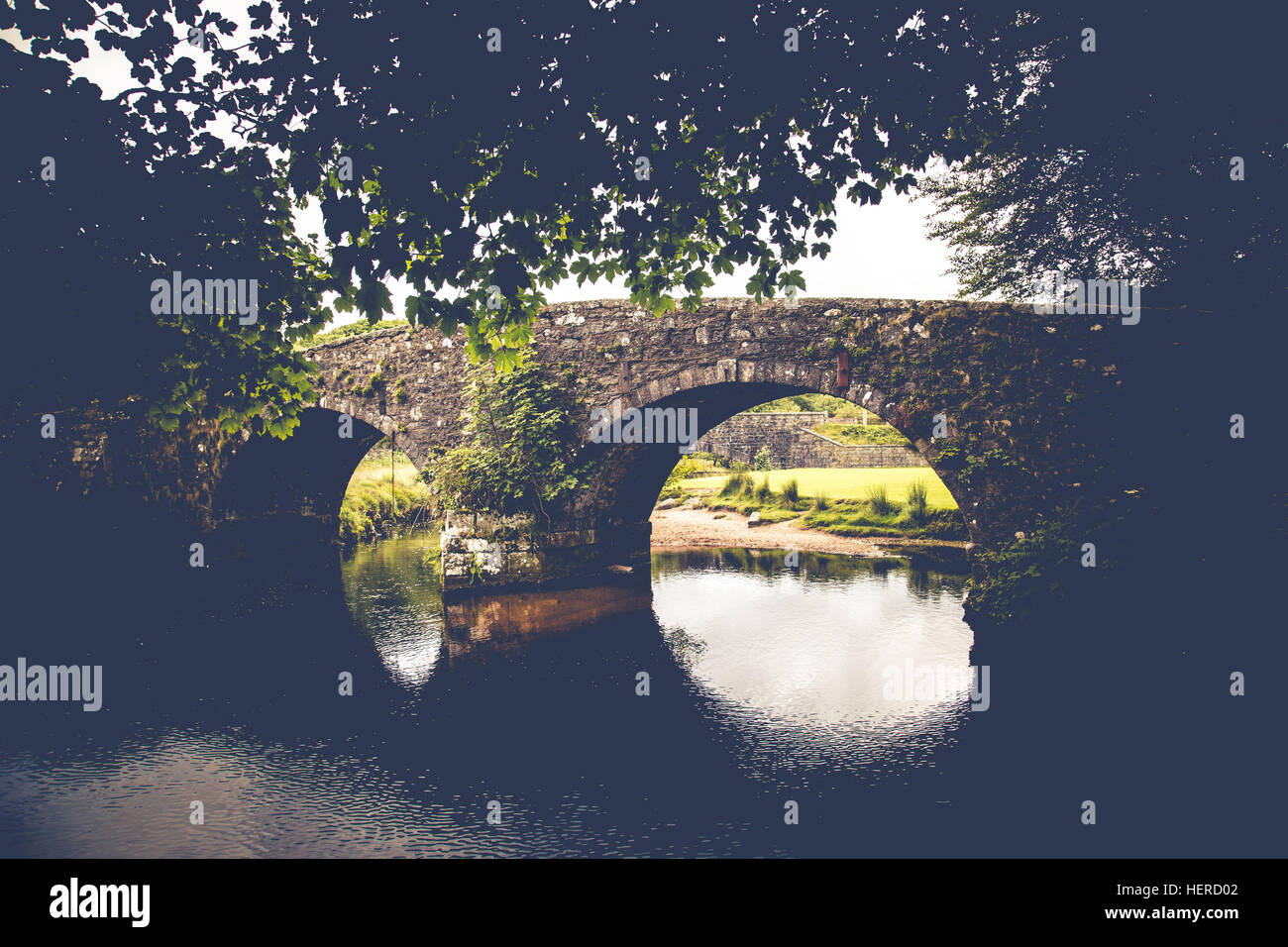 Due ponti ad arco immagini e fotografie stock ad alta risoluzione - Alamy