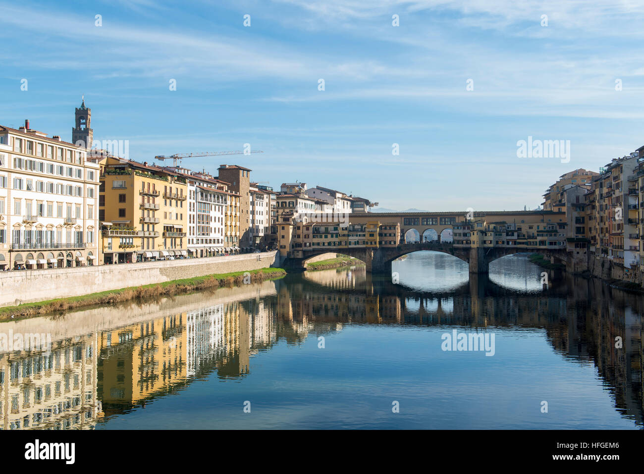 Firenze Firenze Ponte Vecchio Fiume Arno Il Vecchio Ponte Immagini e ...