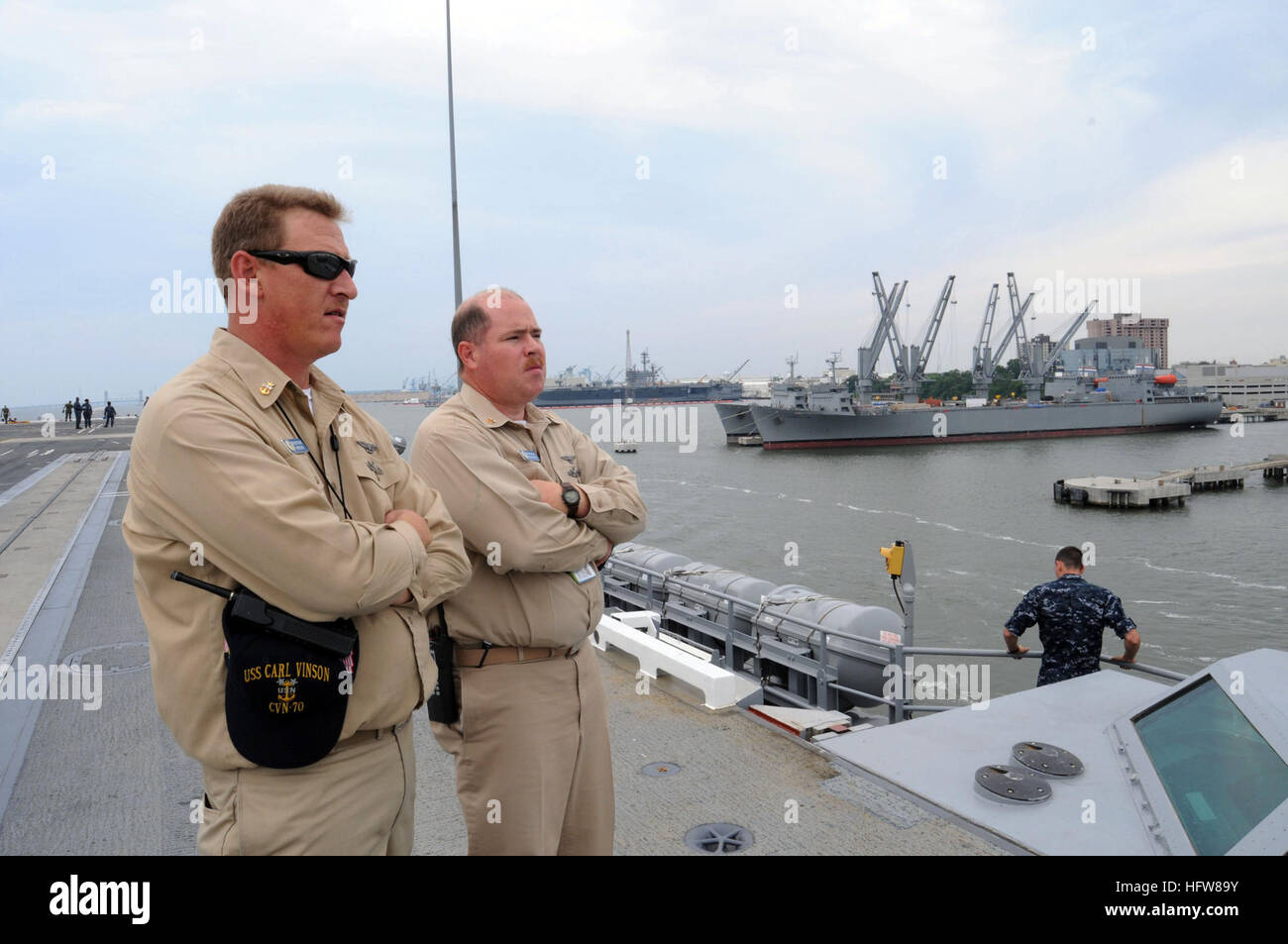 Master Chief Petty Officer Scott grigio e il comando Master Chief Troy ...