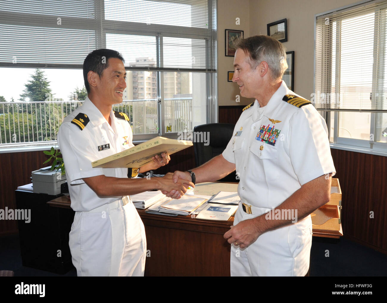 090826-N-4031K-013 Atsugi, Giappone (Agosto 26, 2009) Capt. Eric Gardner, comandante della Naval ...