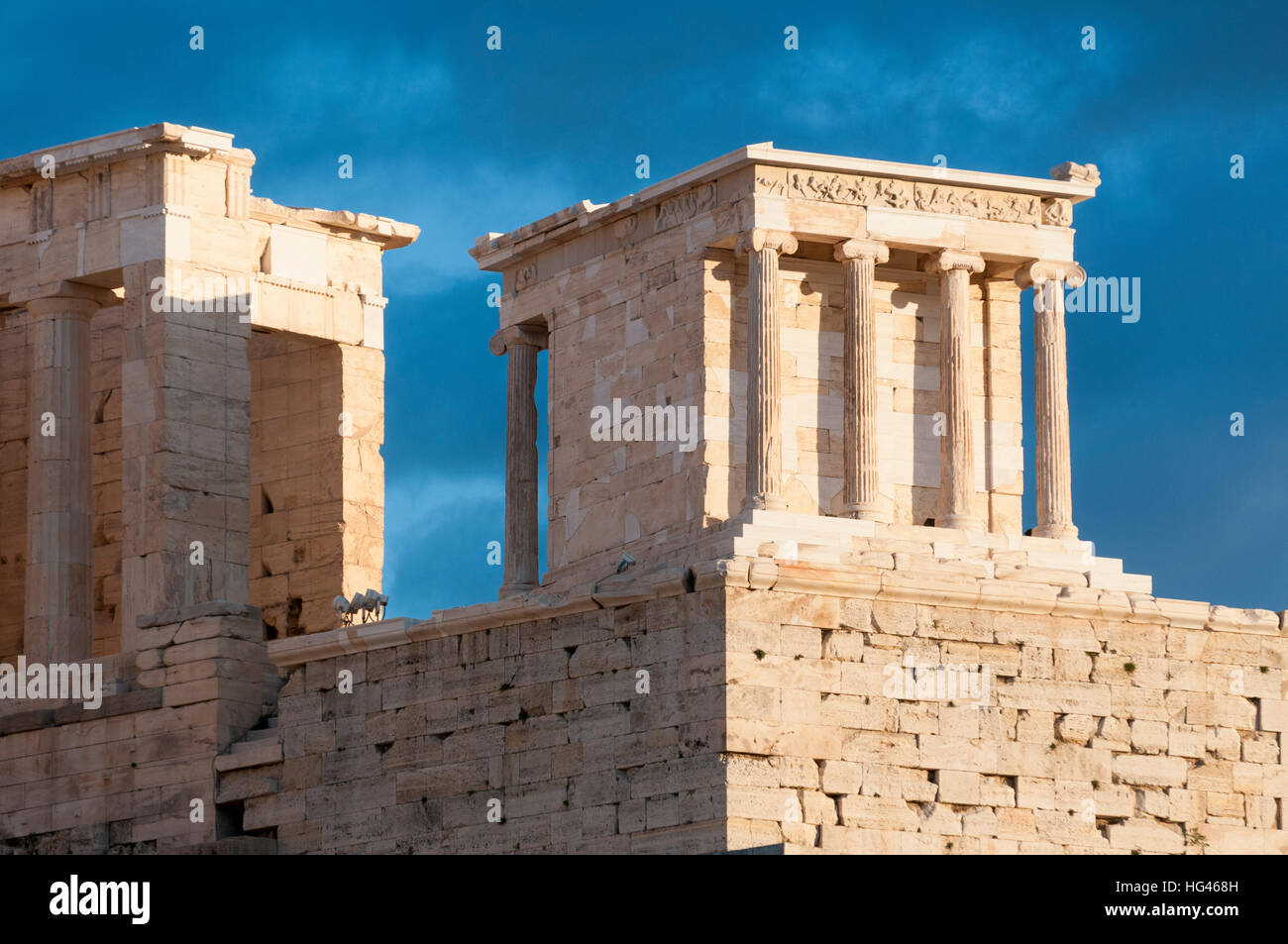 Tempio di Atena Nike, propilei di Acropolis Foto stock - Alamy