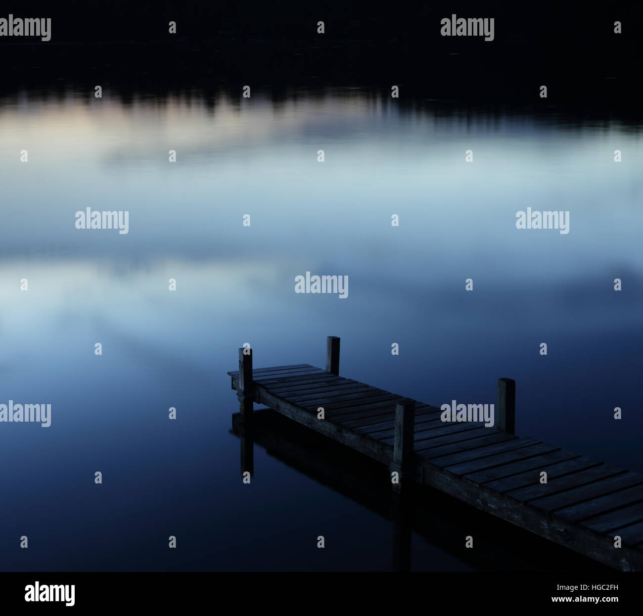 Specchio del lago calmo immagini e fotografie stock ad alta risoluzione ...