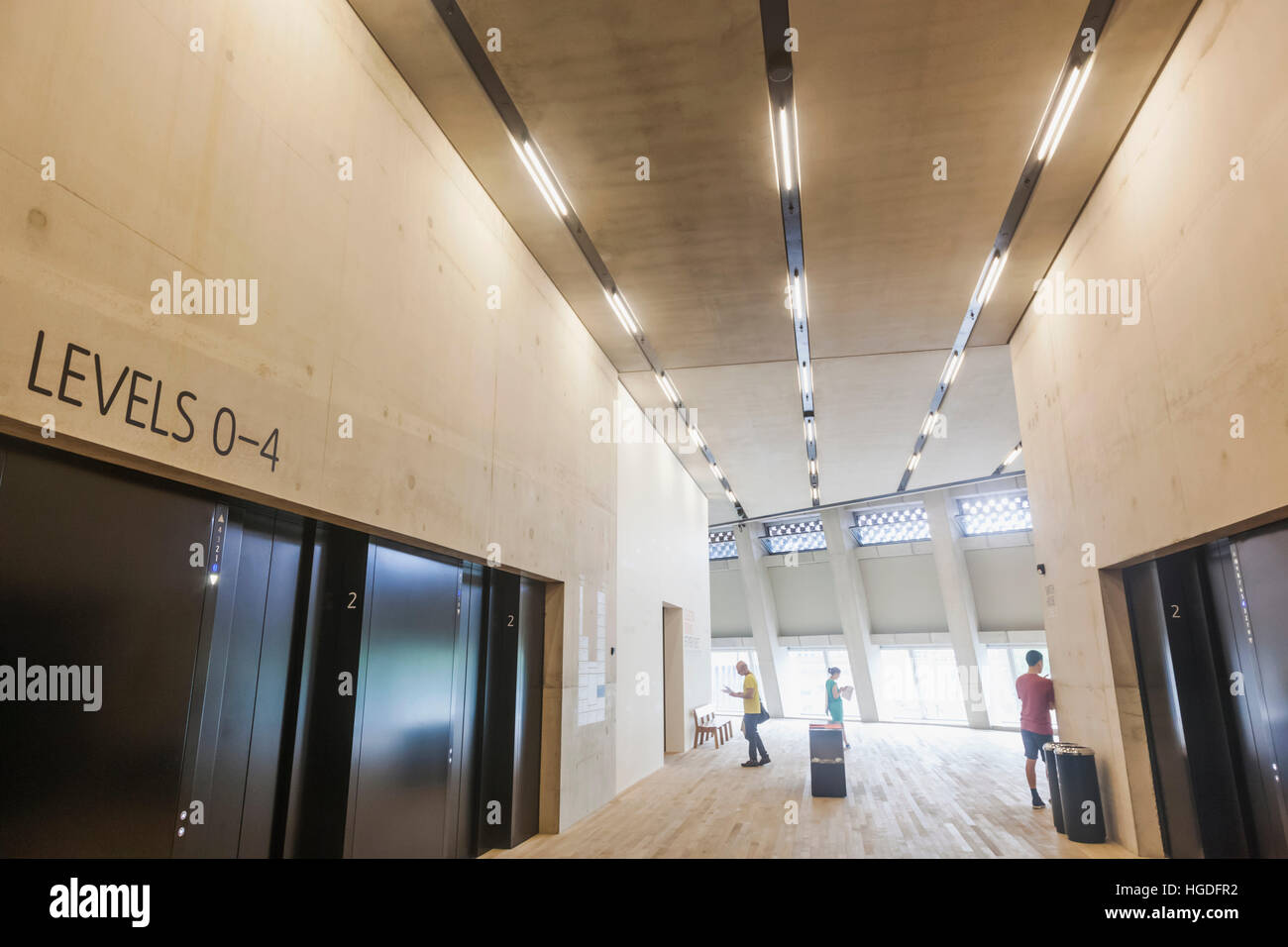 Tate modern interior immagini e fotografie stock ad alta risoluzione ...