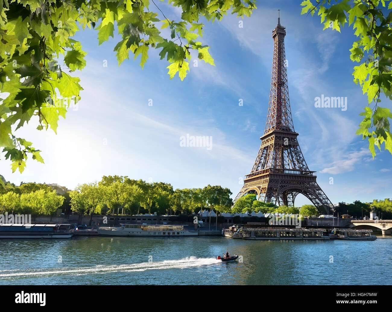 La torre eiffel e la senna a parigi immagini e fotografie stock ad alta ...