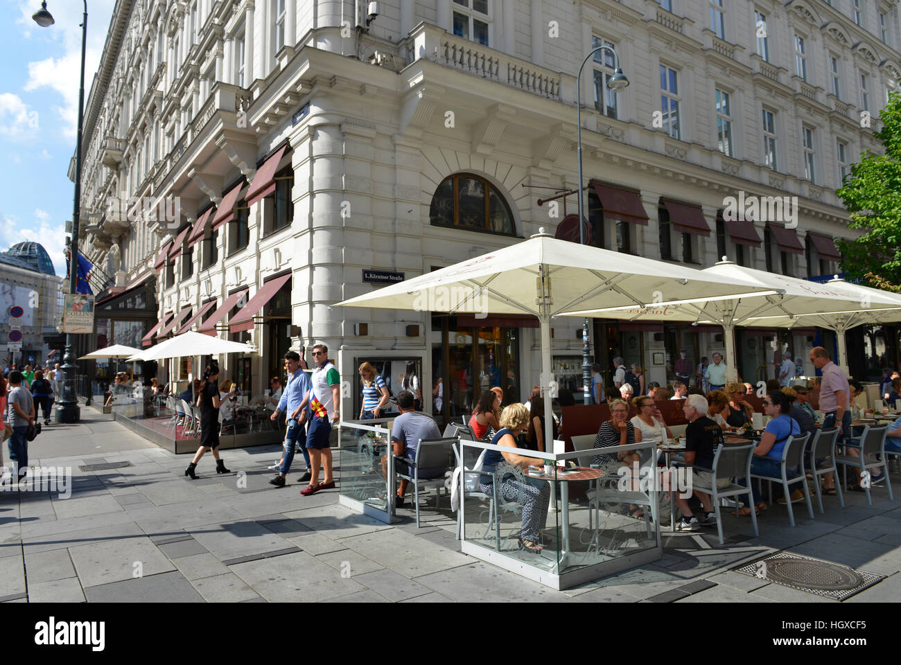 Cafe sacher vienna immagini e fotografie stock ad alta risoluzione - Alamy