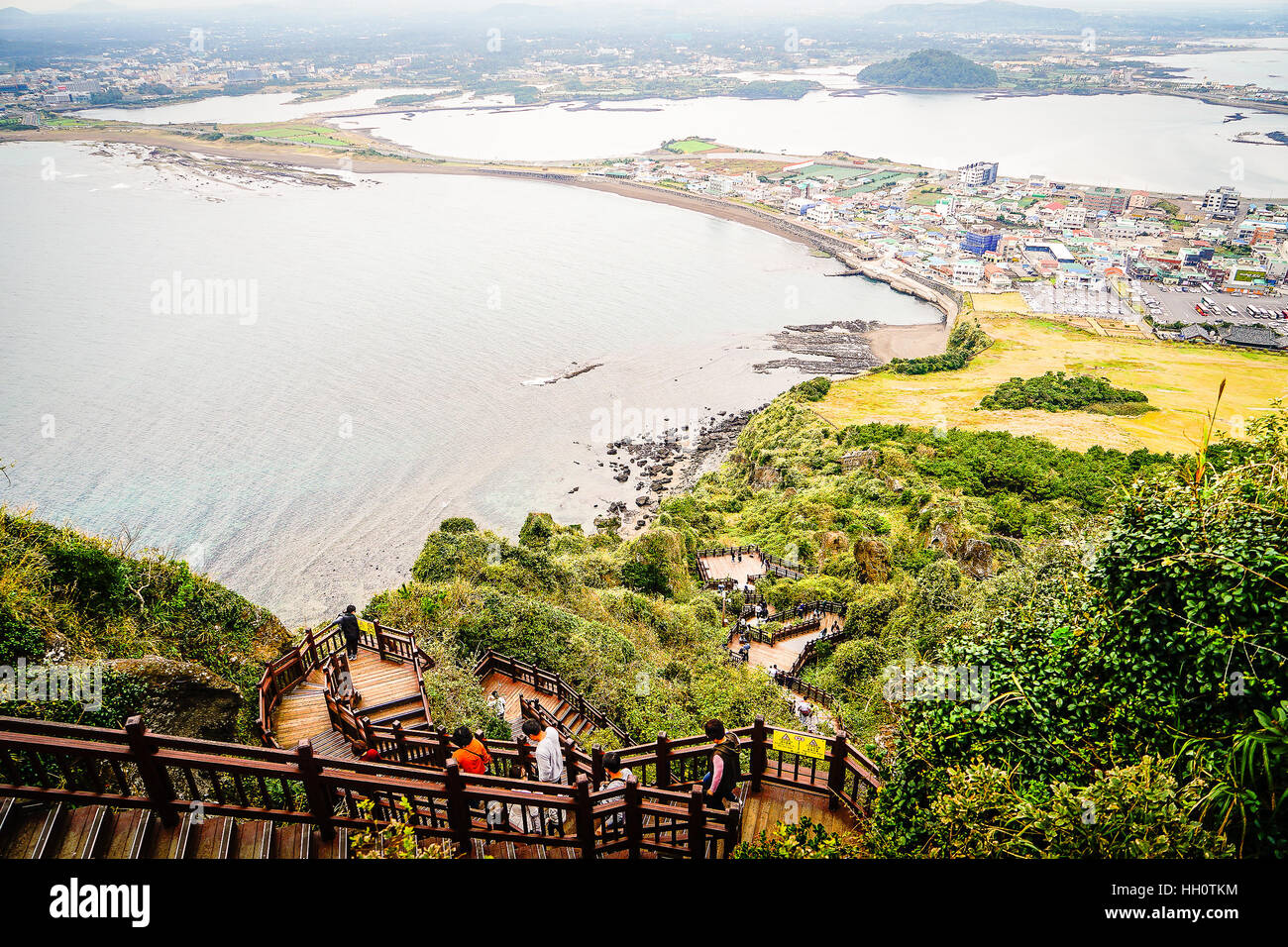 Vista da Seongsan Ilchulbong ('Sunrise Peak'), uno della natura UNESCO ...