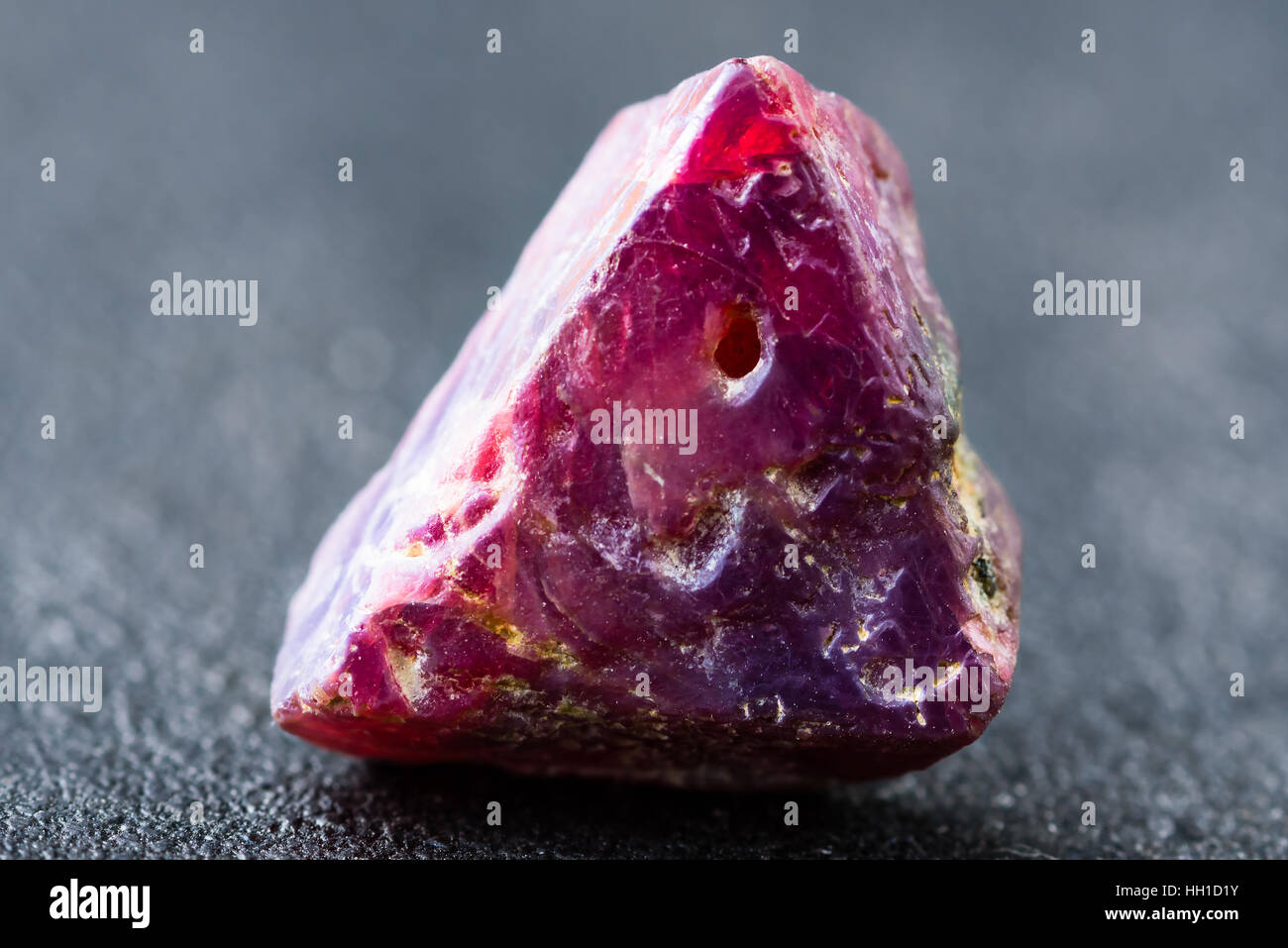 Spinel gemstone immagini e fotografie stock ad alta risoluzione - Alamy