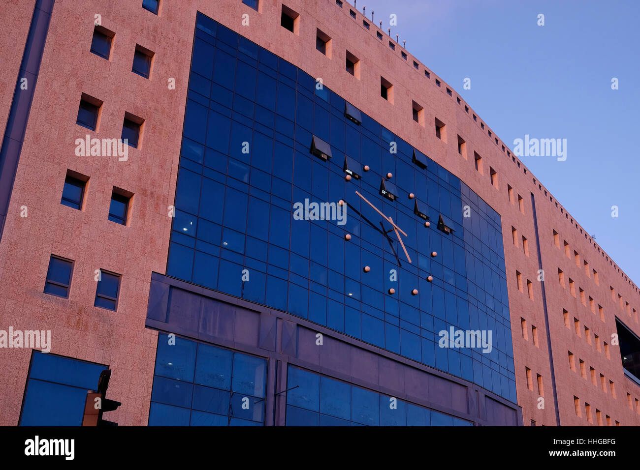 Esterno della stazione centrale degli autobus che serve Egged, Superbus ...