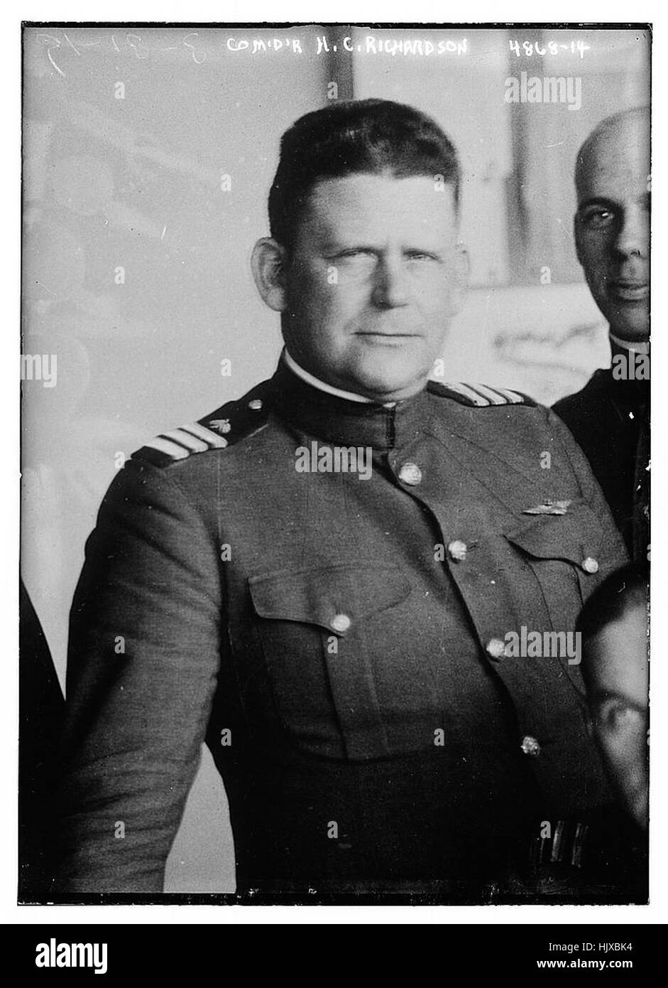 Comdr HC Richardson: Un ritratto in studio del comandante HC Richardson ...