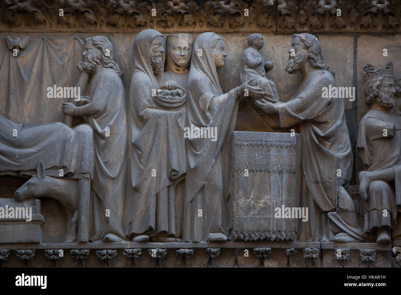 La presentazione di Gesù al tempio. Dettaglio del timpano gotico circa ...