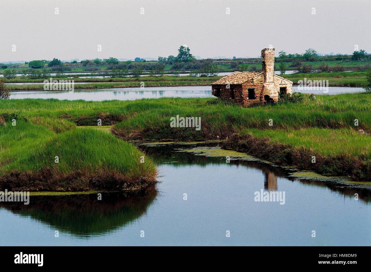 Laguna e un casone (pesca shelter), Rosolina Via delle Valli, Delta del ...