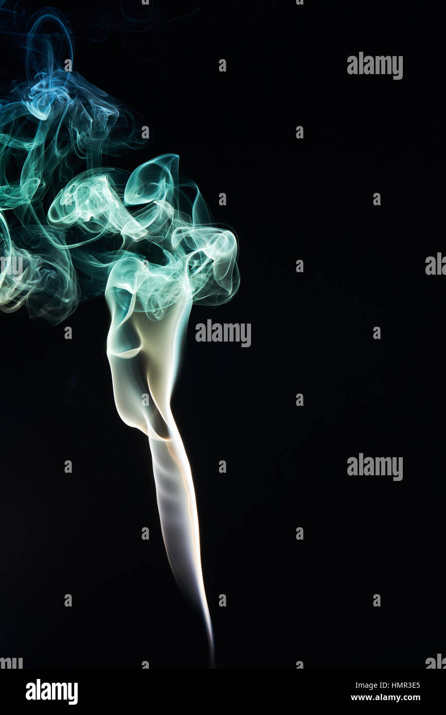 Fumo di colore immagini e fotografie stock ad alta risoluzione - Alamy
