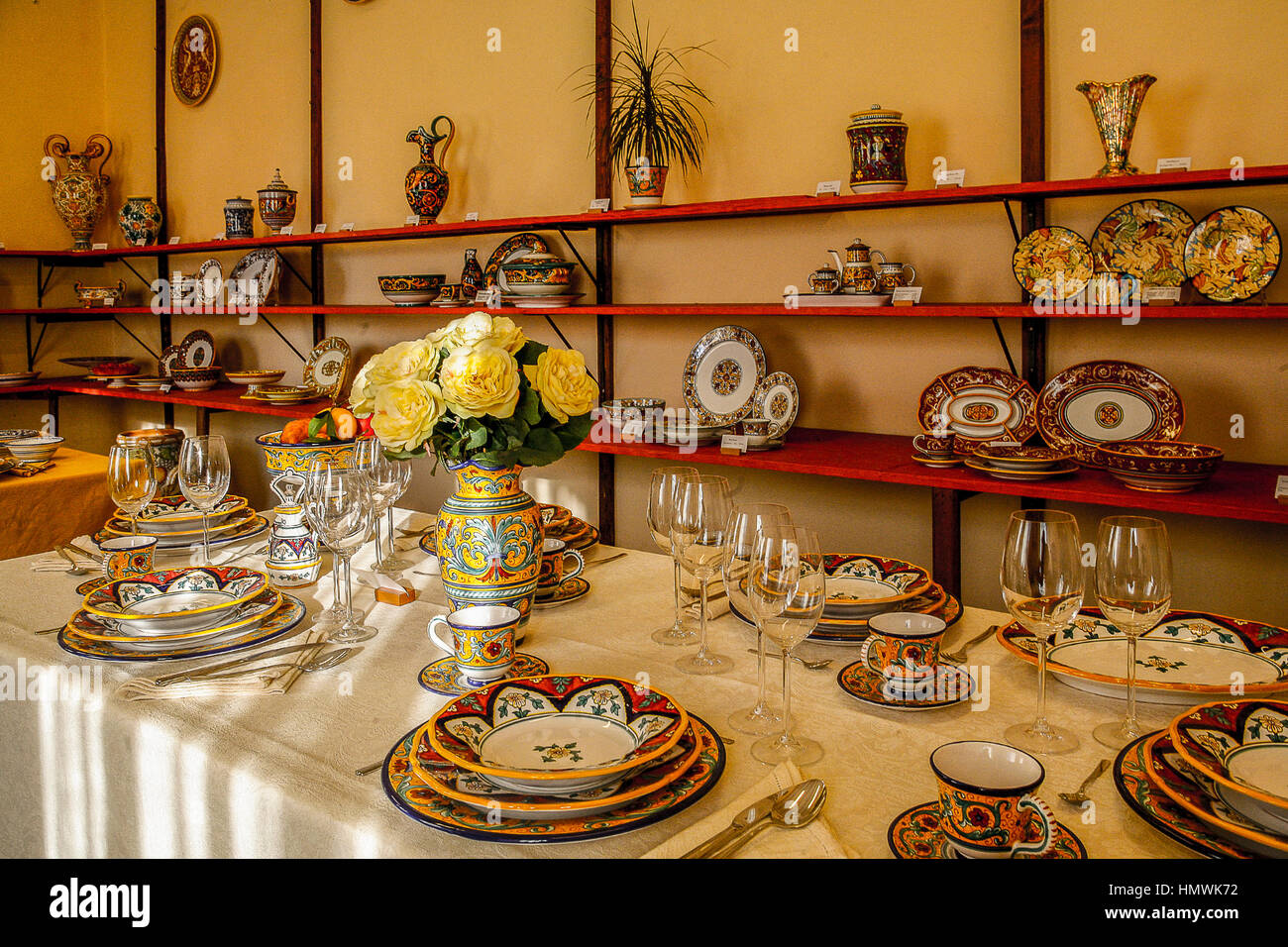 Ceramica deruta immagini e fotografie stock ad alta risoluzione - Alamy