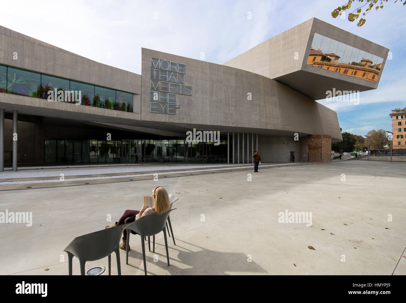 Il MAXXI Museo di Arte Moderna di Roma progettato da Zaha Hadid Architects vista esterna ...