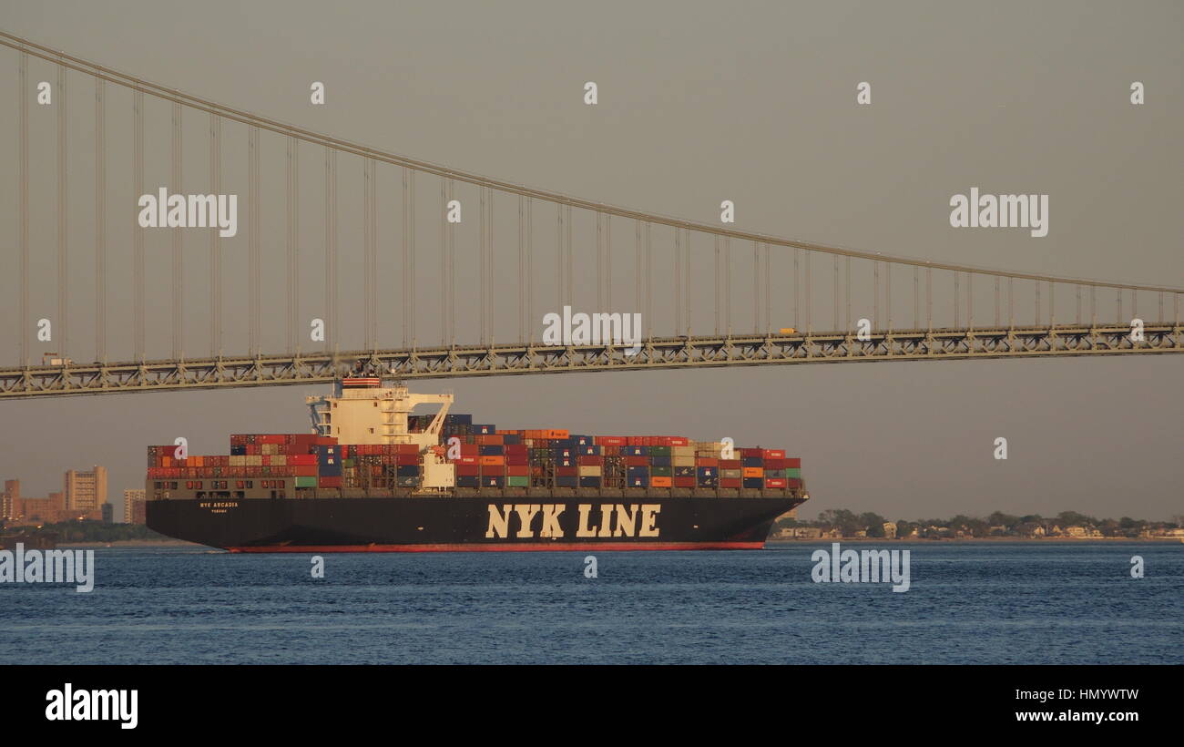 Cargo freighter immagini e fotografie stock ad alta risoluzione - Alamy