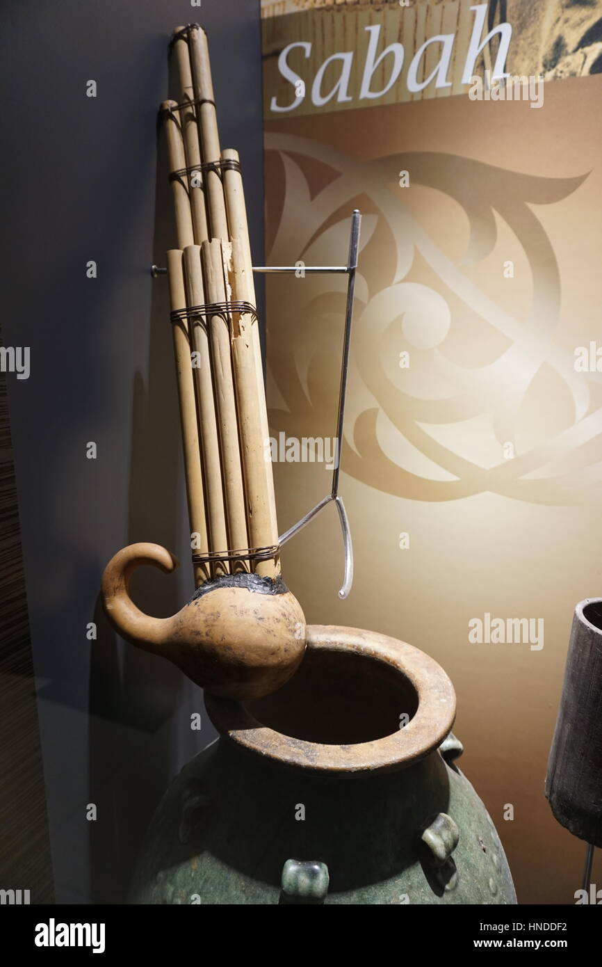 Pipa dalla bocca immagini e fotografie stock ad alta risoluzione - Alamy