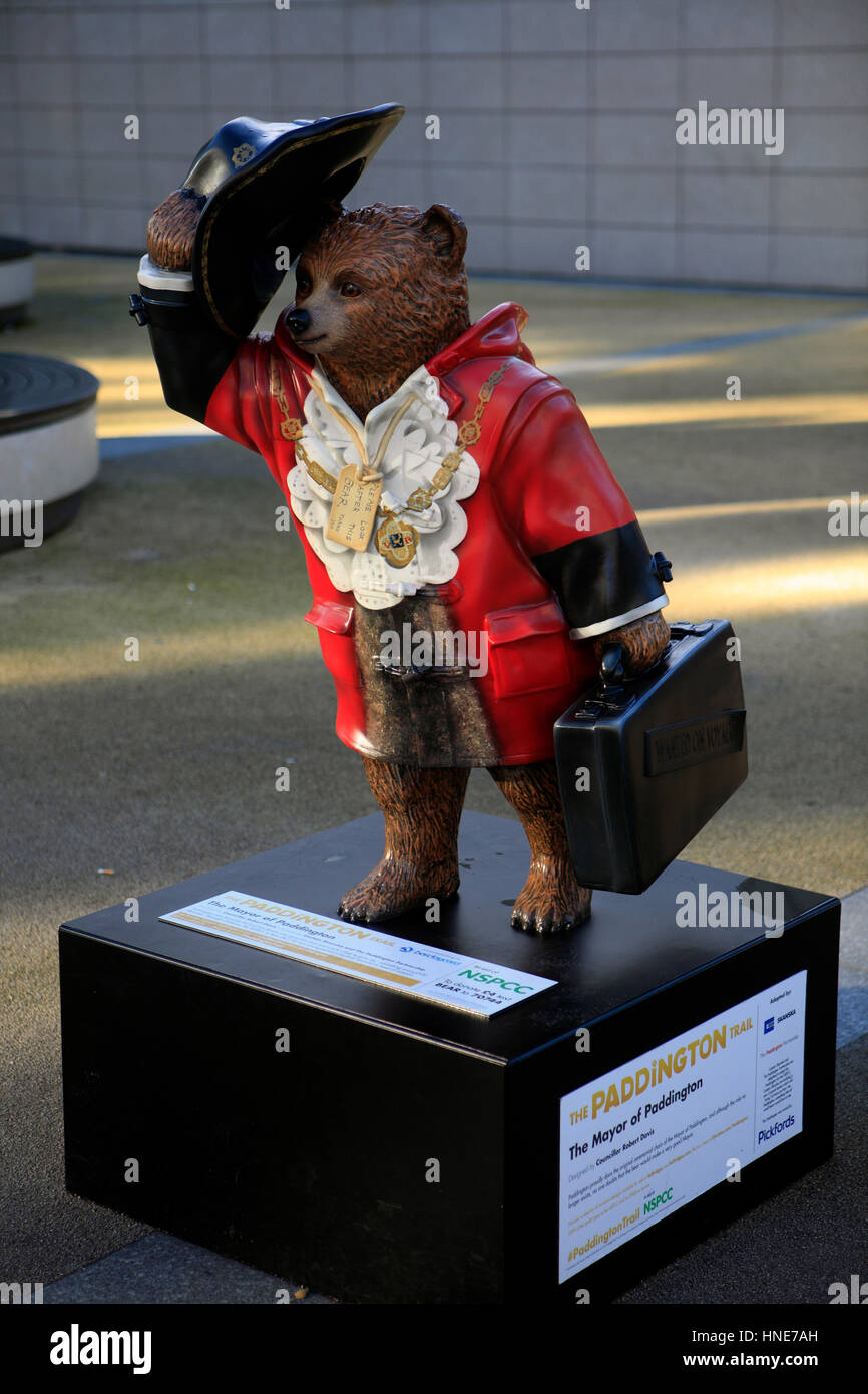 Statua di orso paddington immagini e fotografie stock ad alta ...