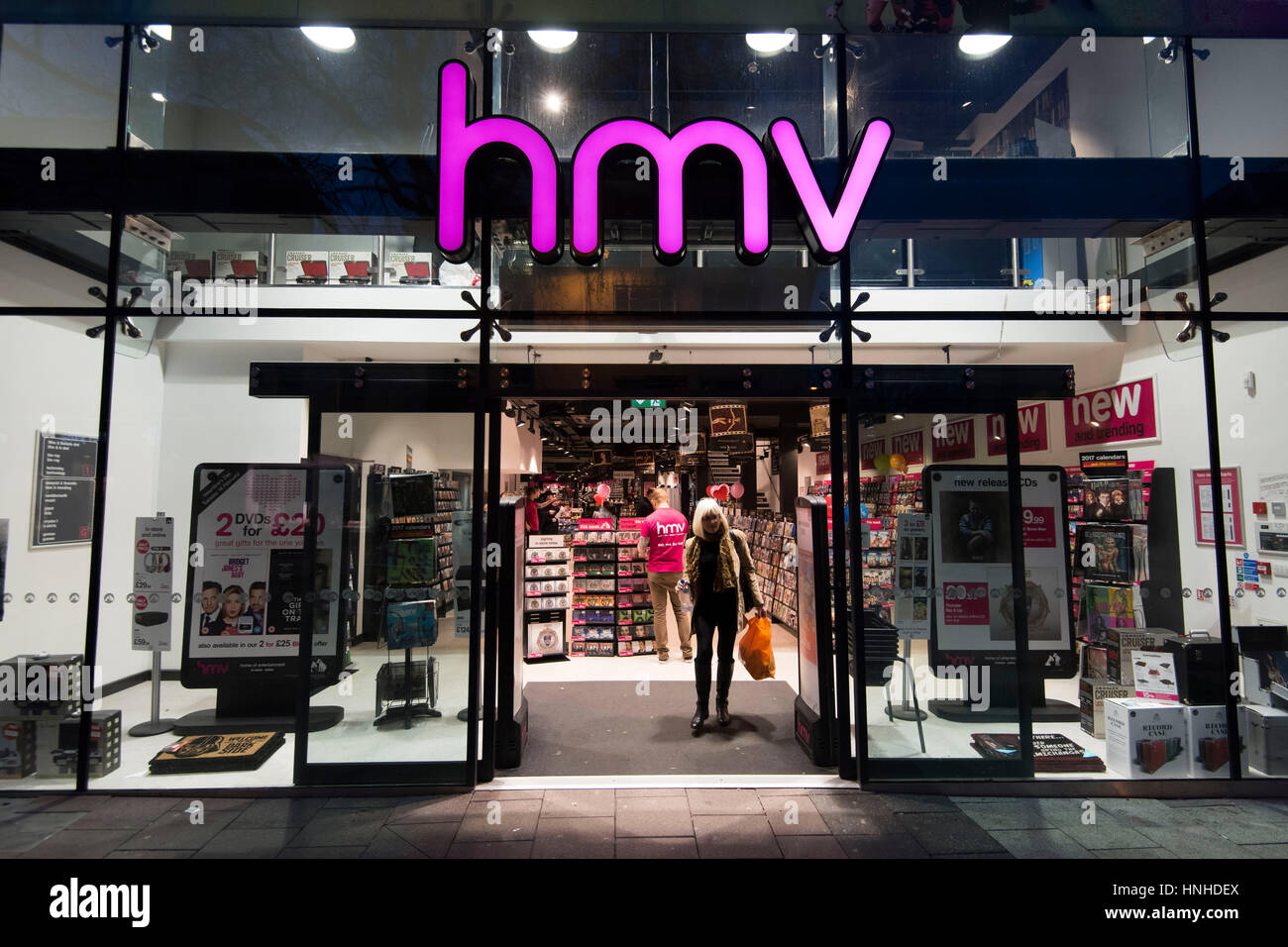 Hmv store sign esterno immagini e fotografie stock ad alta risoluzione ...