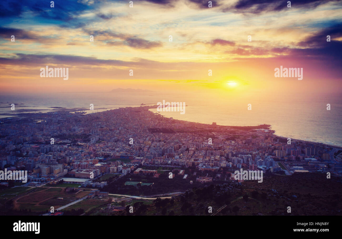 Tramonto sullo skyline di trapani immagini e fotografie stock ad alta ...