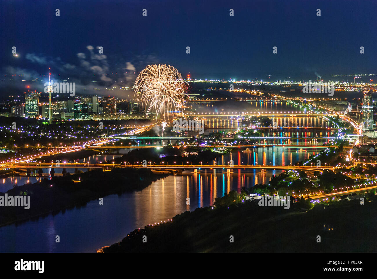 Wien, Vienna, vista da Leopoldsberg al Danubio, Nuovo Danubio e ...