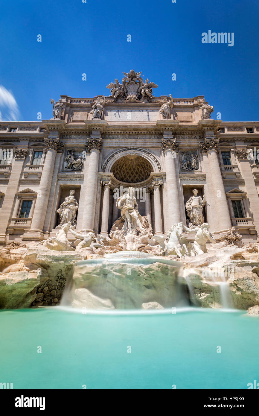 Fontana Turistica Di Trevi Immagini e Fotos Stock - Alamy