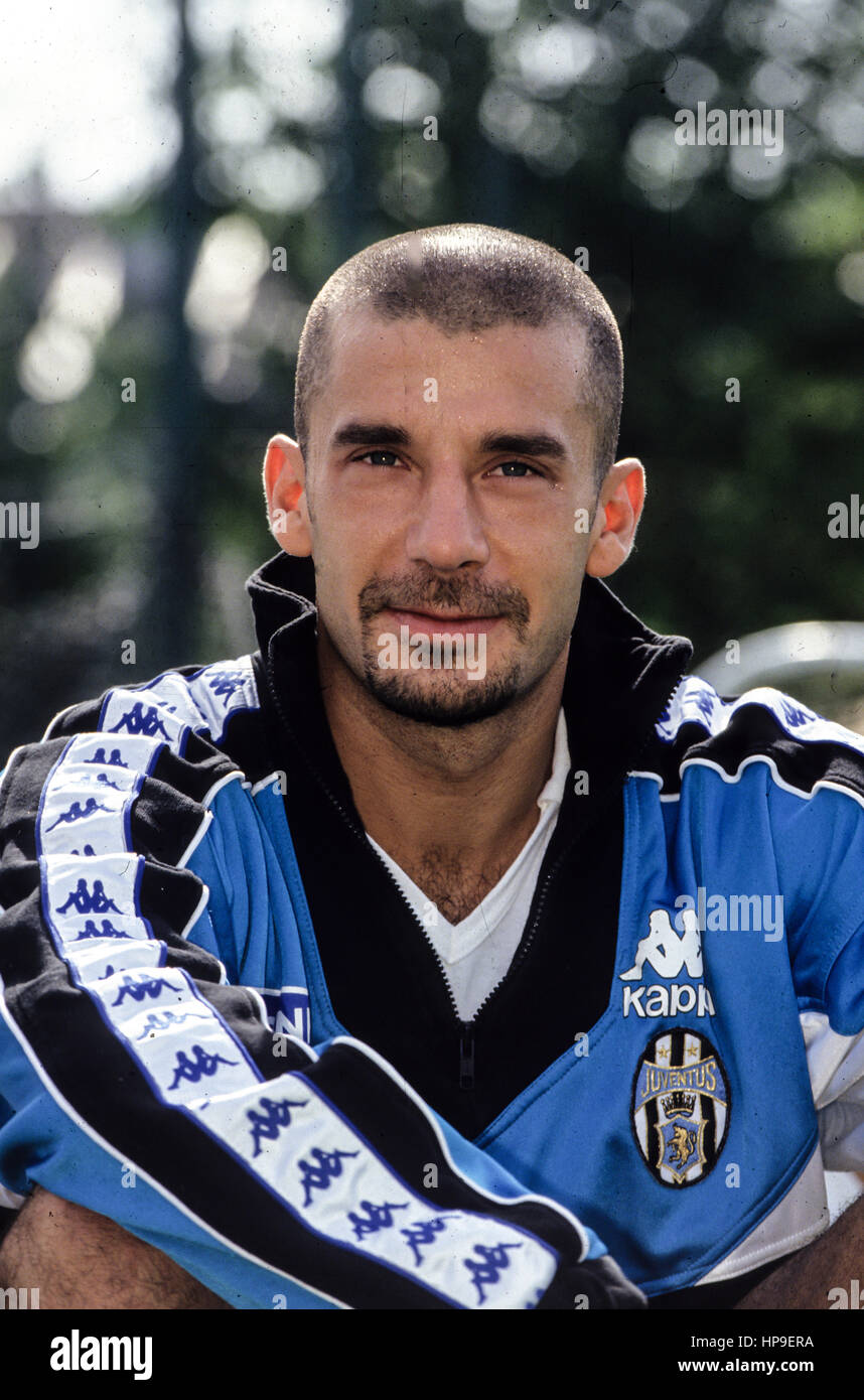 Vialli 1994 immagini e fotografie stock ad alta risoluzione - Alamy