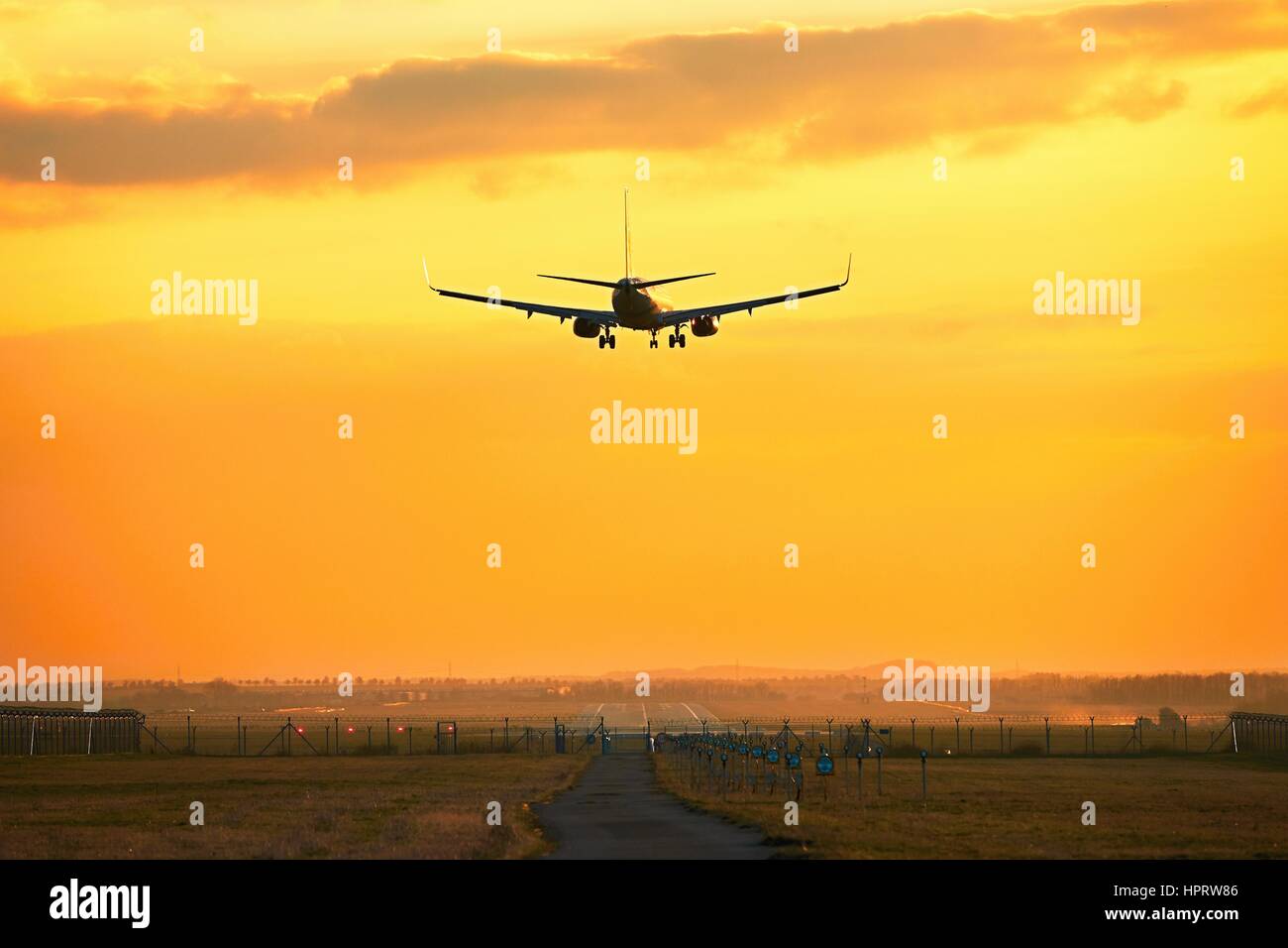 Aereo In Volo Al Tramonto Immagini e Fotos Stock - Alamy