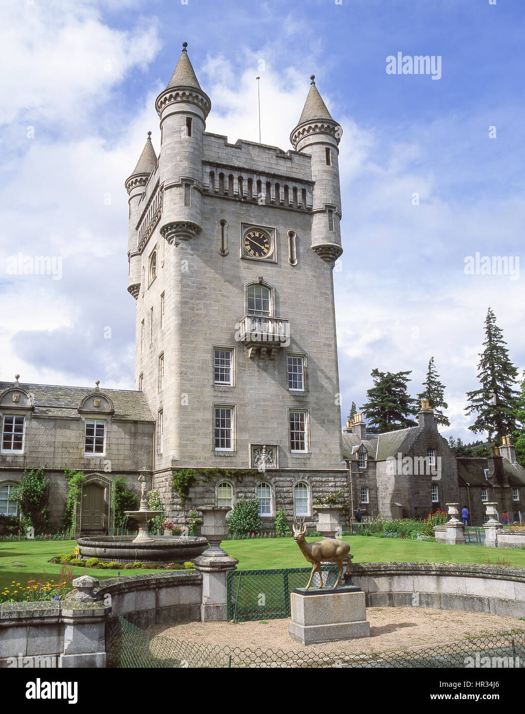 Balmoral castle british royal family immagini e fotografie stock ad ...
