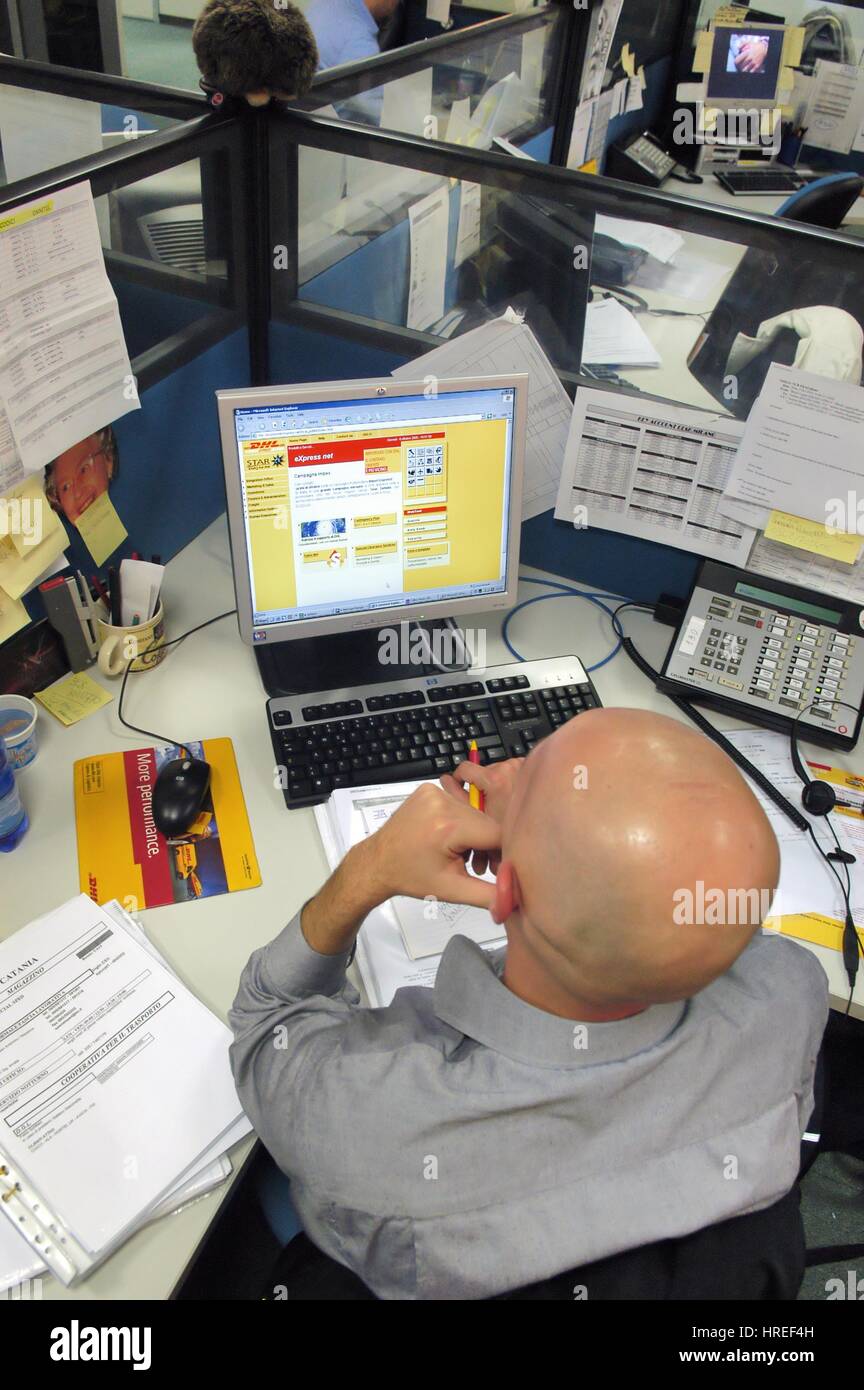 Milan italy call center dhl courier immagini e fotografie stock ad alta ...