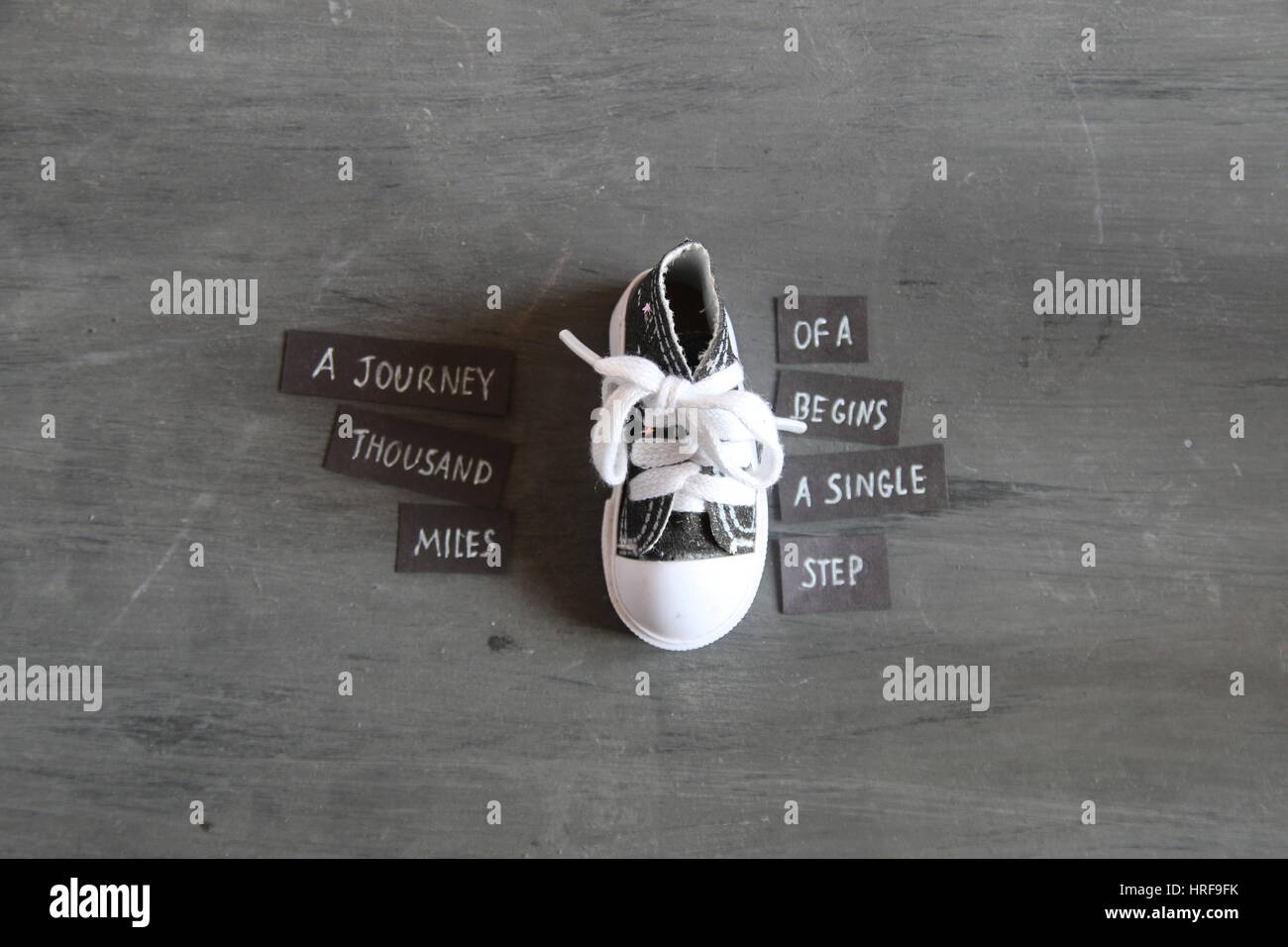 Il viaggio di mille miglia inizia con un singolo passo immagini e fotografie stock ad alta ...