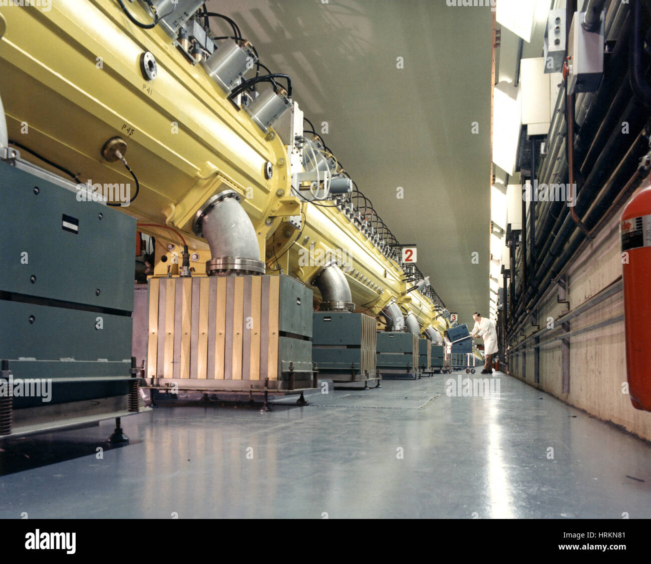 Linear accelerator immagini e fotografie stock ad alta risoluzione - Alamy