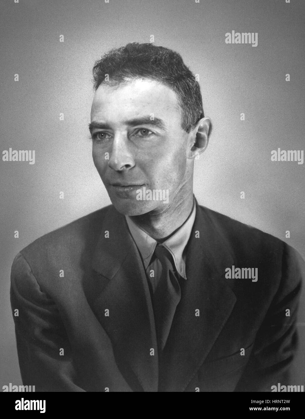 Portrait de robert oppenheimer Foto e Immagini Stock in Bianco e Nero ...