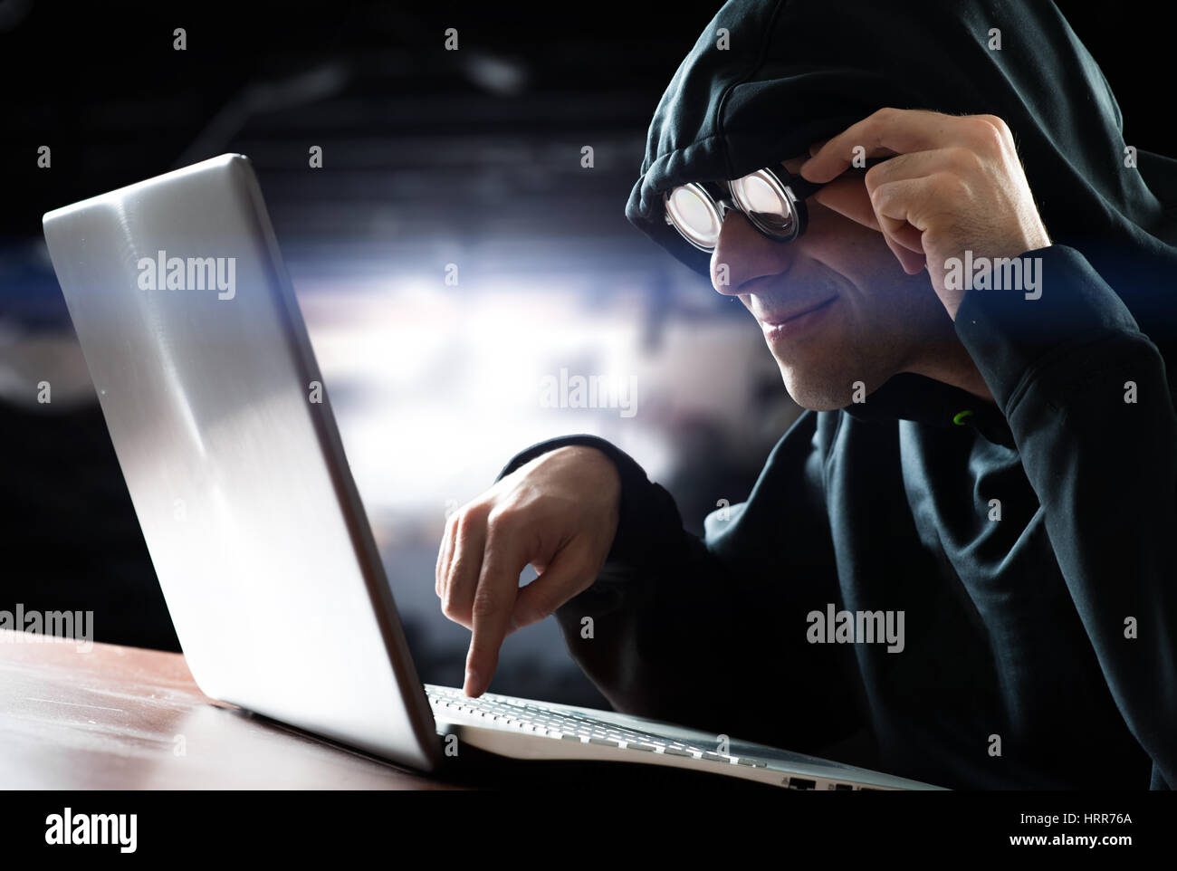 Felice hacker immagini e fotografie stock ad alta risoluzione - Alamy
