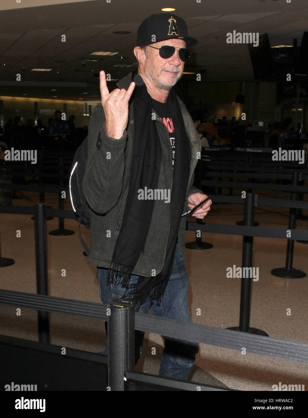 Chad Smith arriva a Los Angeles International (LAX) aeroporto con: Chad ...