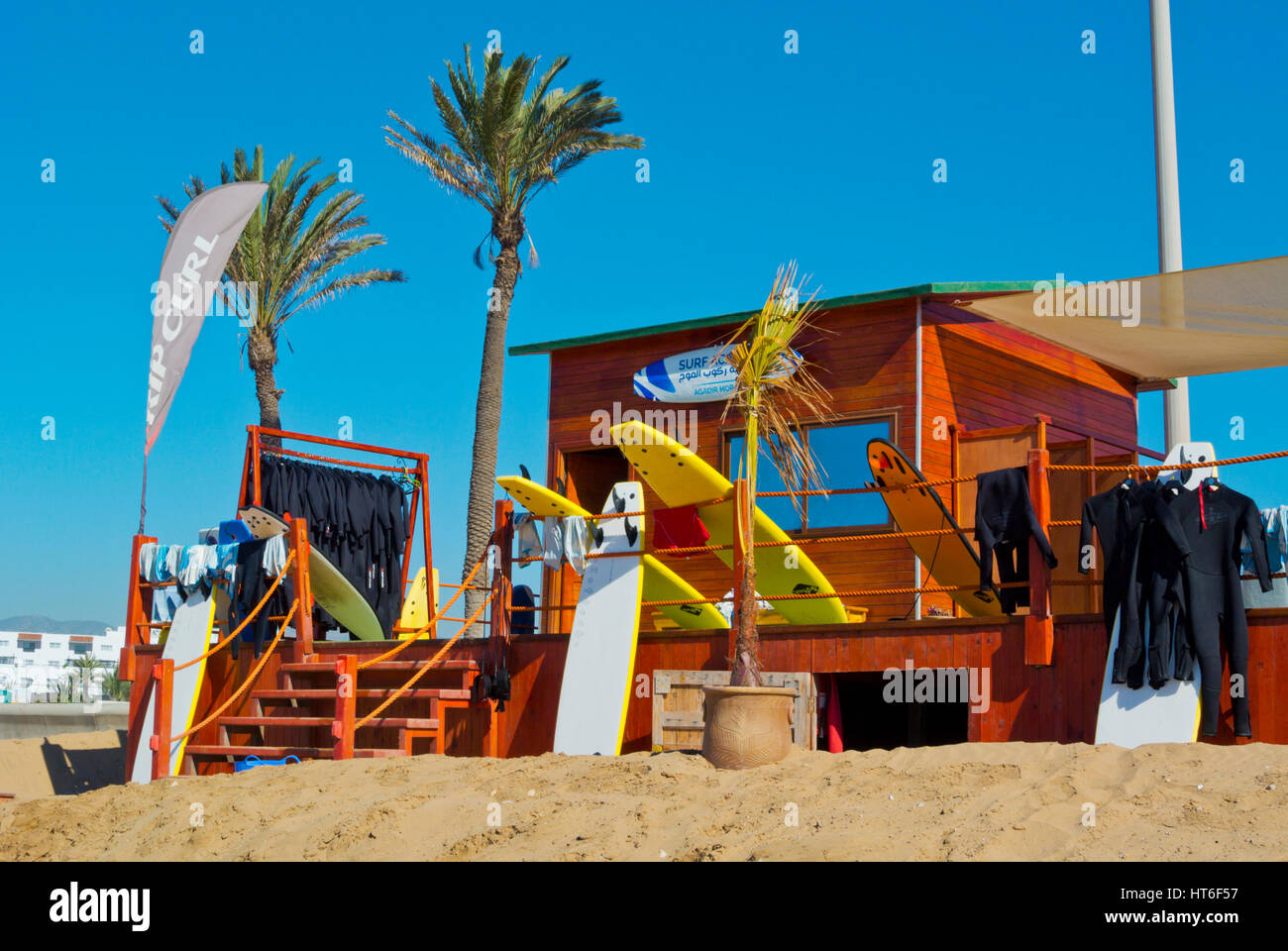 Surf Agadir, scuola di surf e noleggio posto, spiaggia, Agadir, Marocco ...