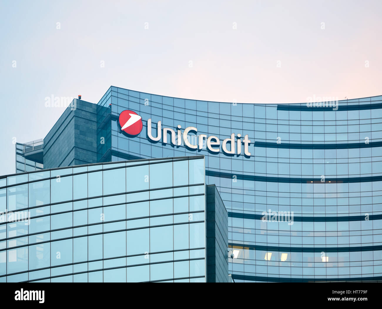 Unicredit logo immagini e fotografie stock ad alta risoluzione - Alamy