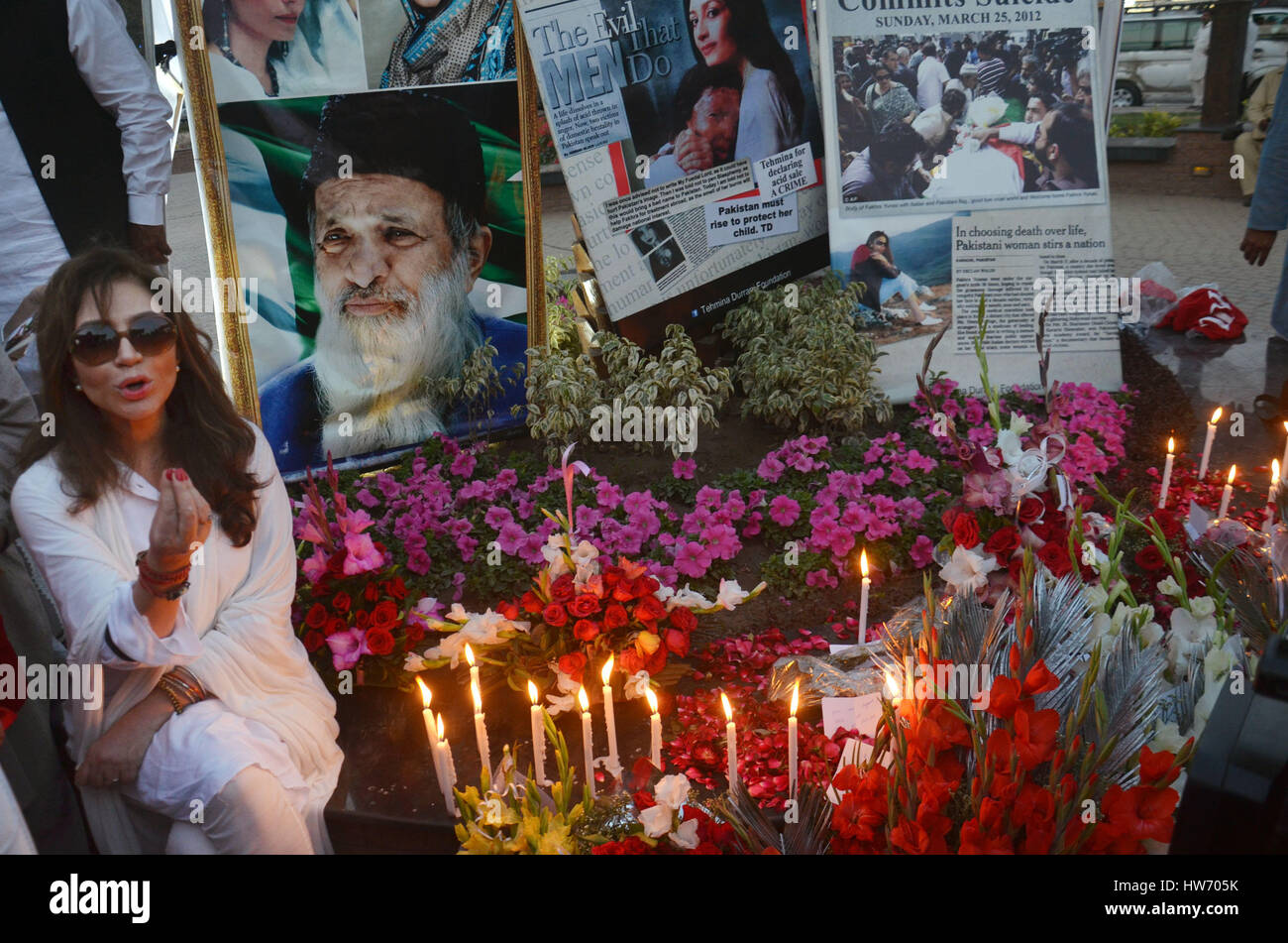 Tehmina Durrani, un attivista sociale e la moglie del Punjab Chief ...