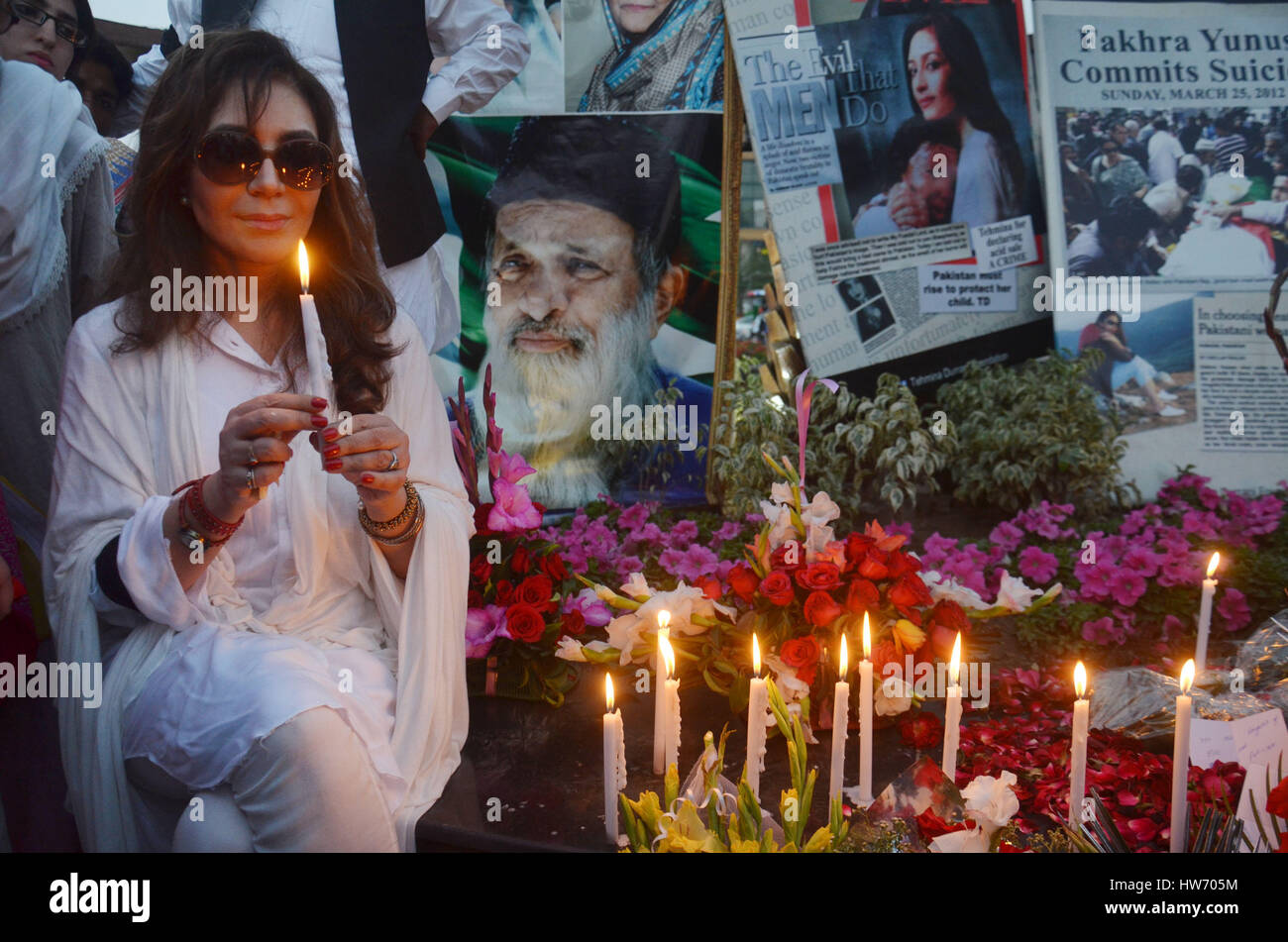 Tehmina Durrani, un attivista sociale e la moglie del Punjab Chief ...