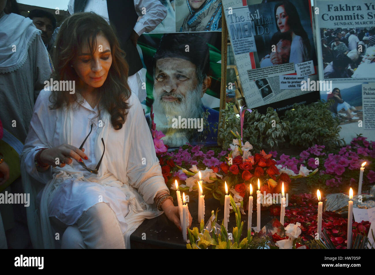 Tehmina Durrani, un attivista sociale e la moglie del Punjab Chief ...