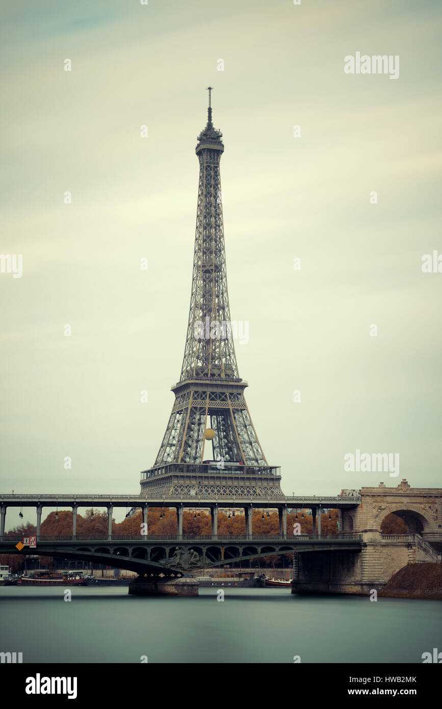 La senna e la tour eiffel immagini e fotografie stock ad alta ...