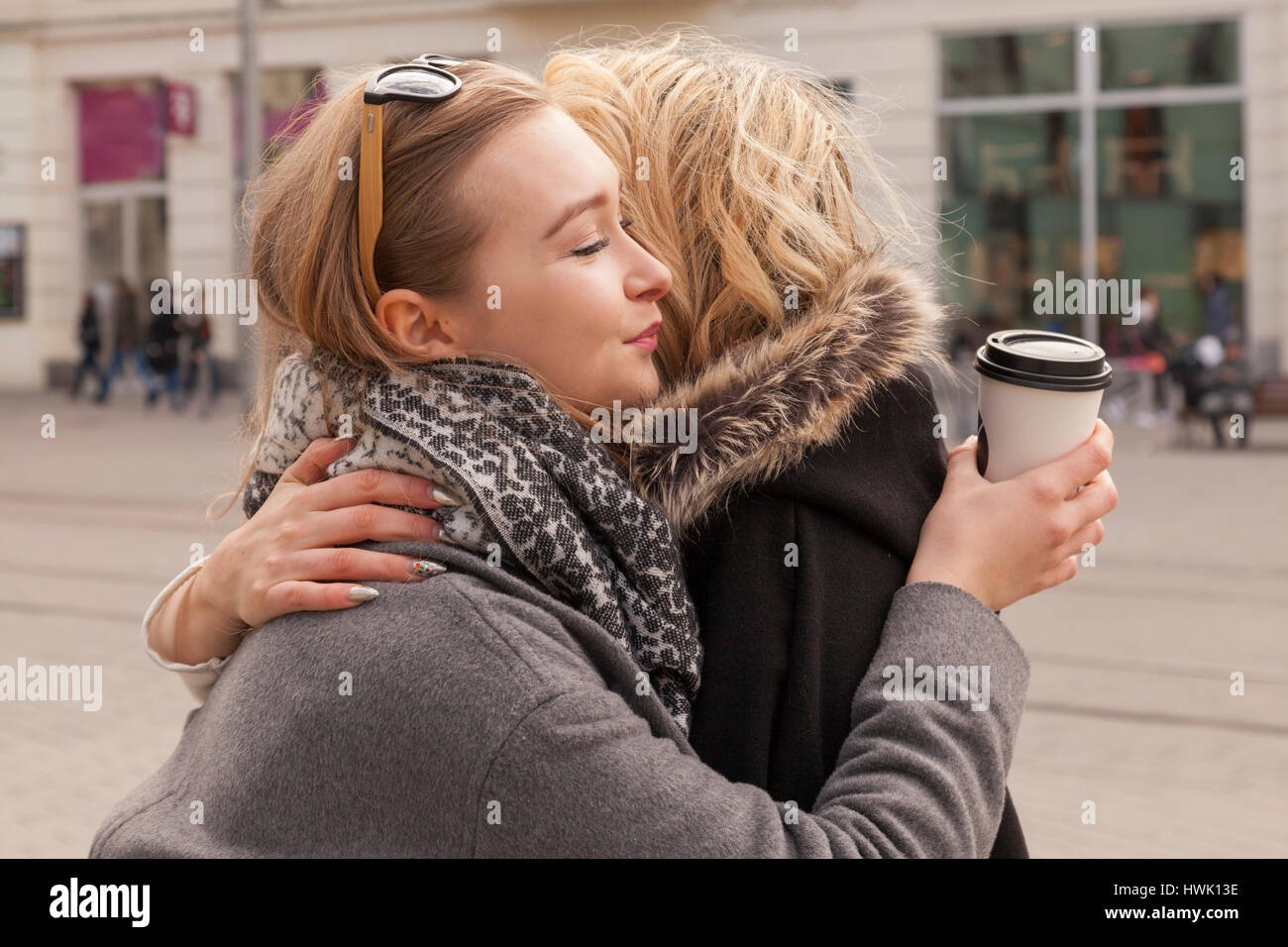 Le donne si incontrano immagini e fotografie stock ad alta risoluzione ...