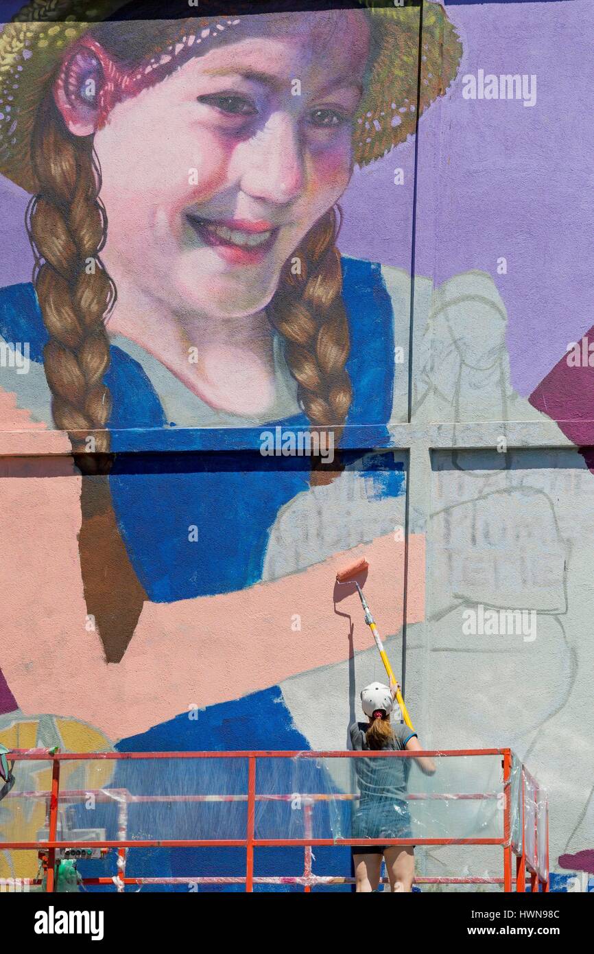 Canada, Provincia di Quebec, Montreal Natalia Rak (Polonia) murale ...