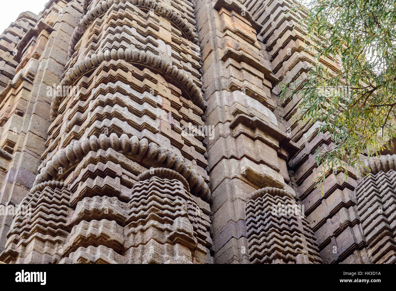 Scultura in pietra sulla parete dei templi di Bhubaneswar.India.Questo ...
