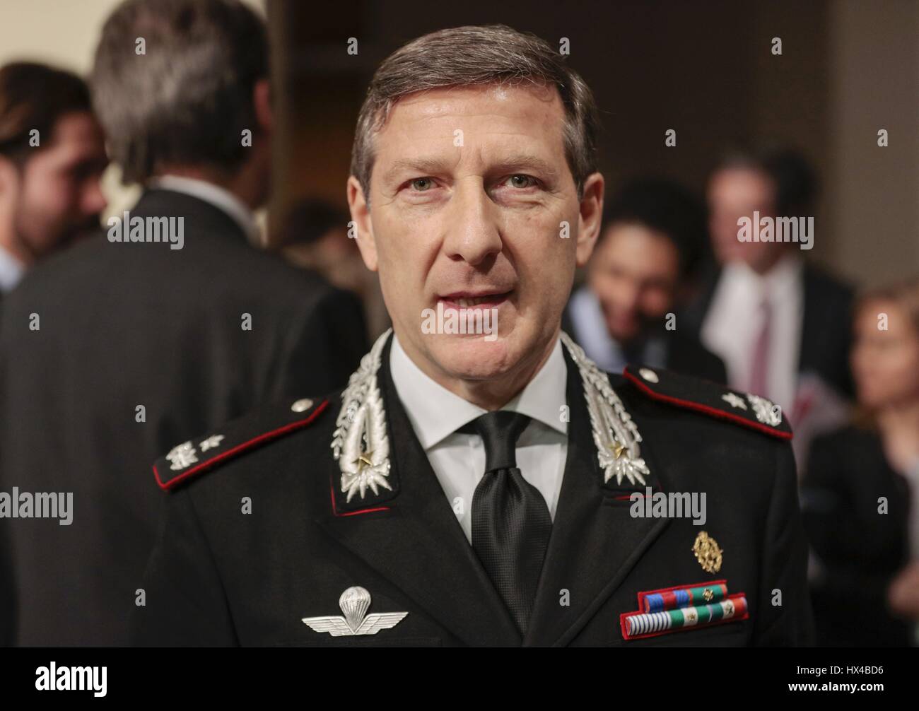 Carabinieri italiani immagini e fotografie stock ad alta risoluzione ...