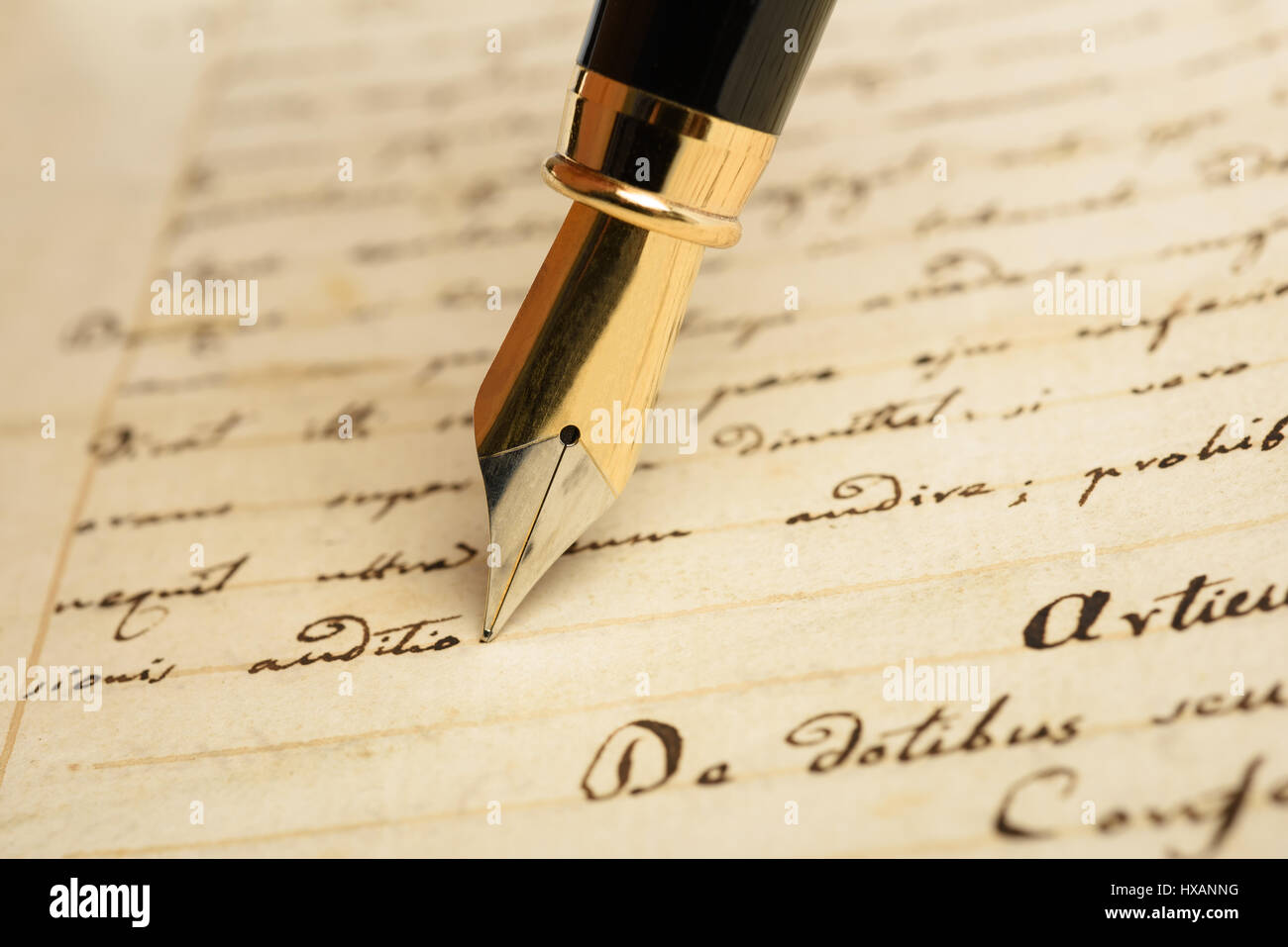 Scrivere una lettera immagini e fotografie stock ad alta risoluzione ...